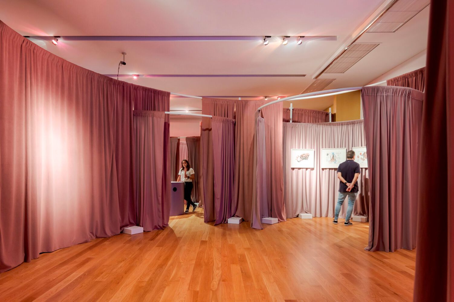 Gallery of Play Body Exhibition / Os Espacialistas - 1