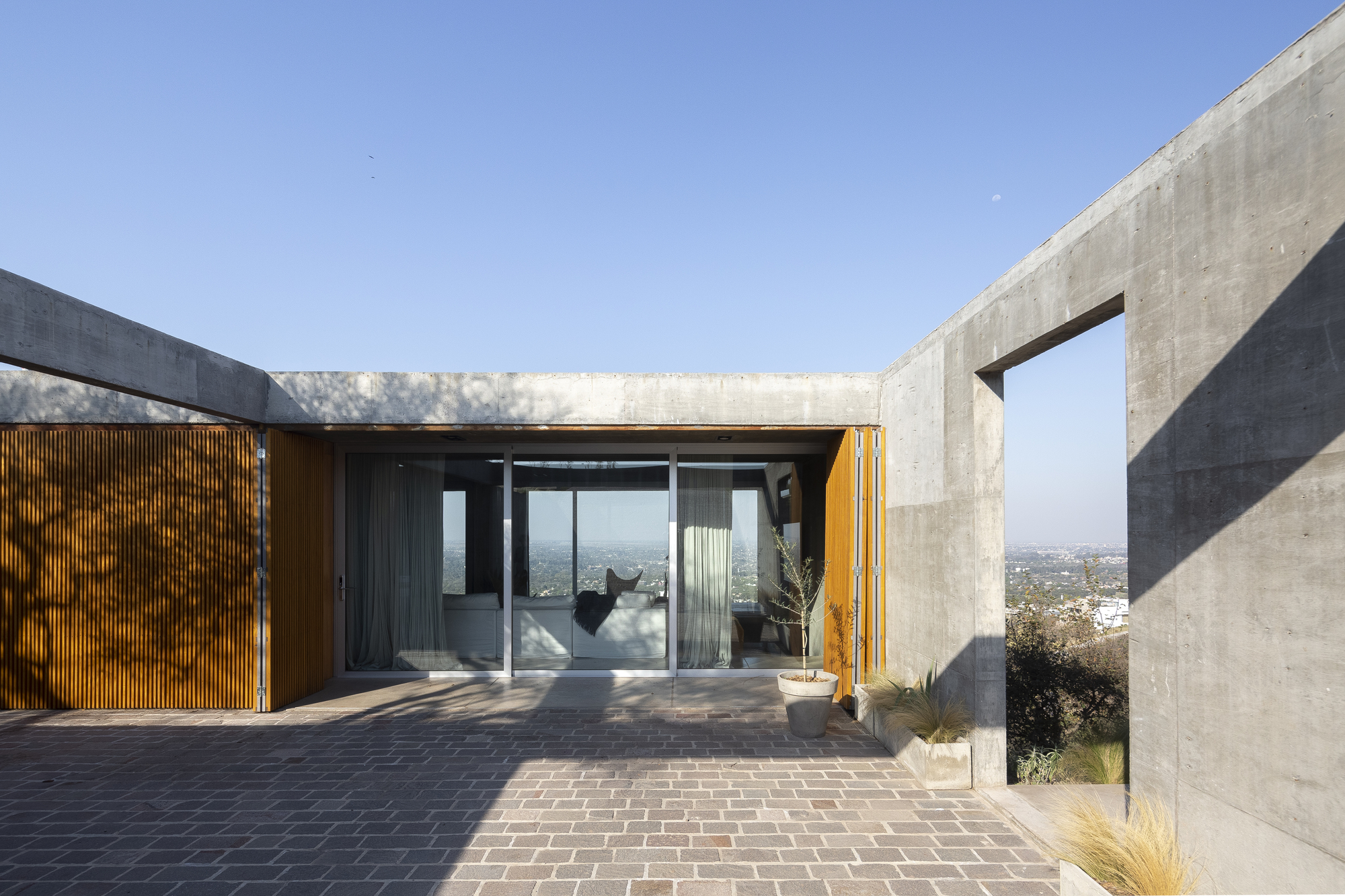 Gallery of MP House / Gastón Sironi + Valentina Machado - 14