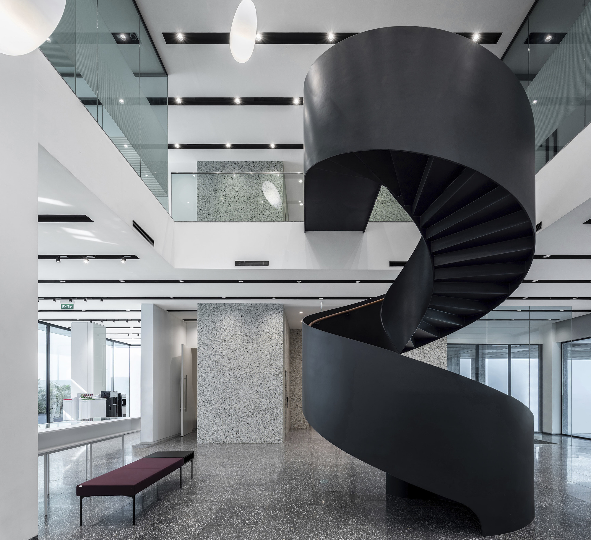 画廊 Tigermandiri 办公楼 / Csutoras & Liando - 4