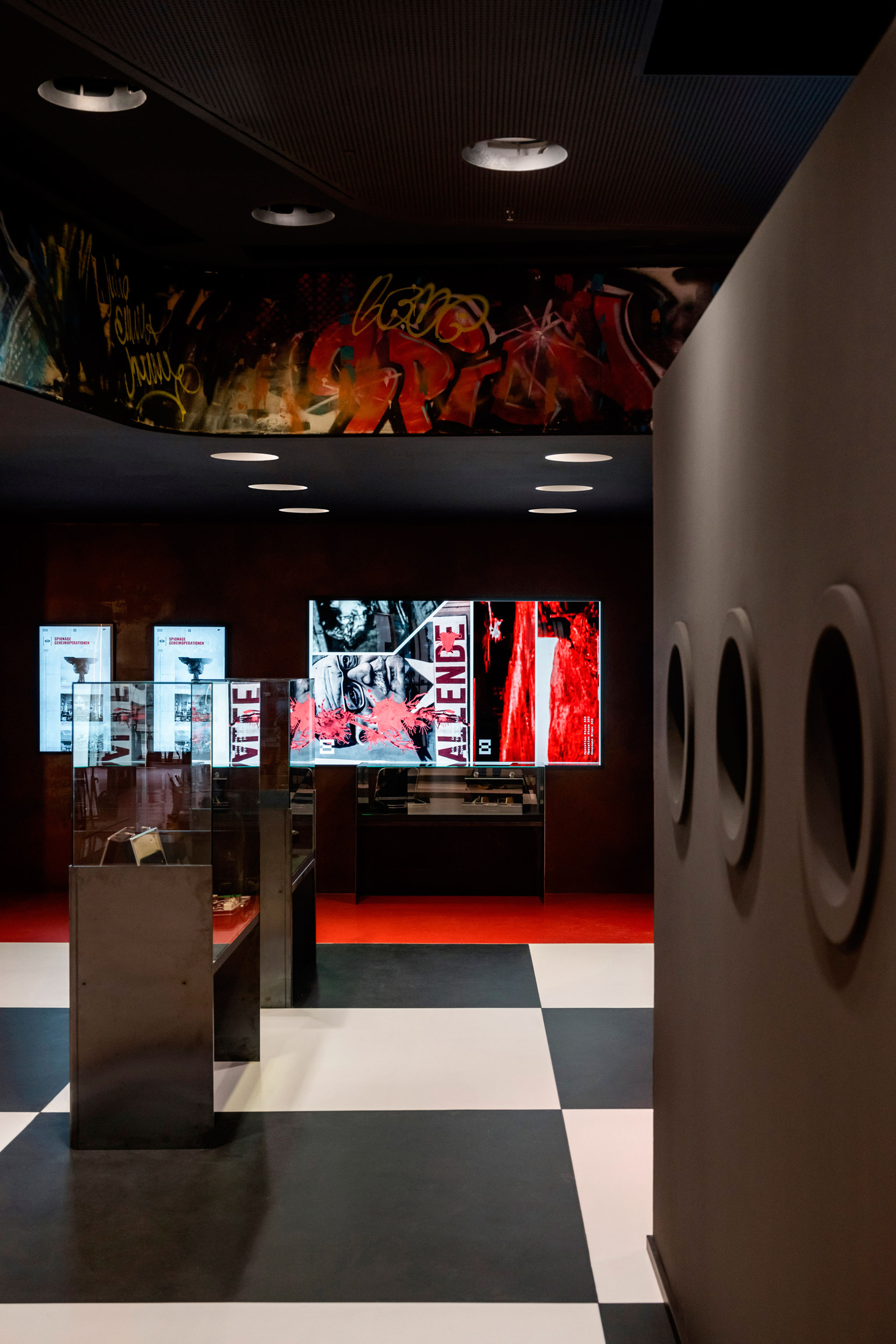 Gallery of Cold War Museum / Tchoban Voss Architekten - 24