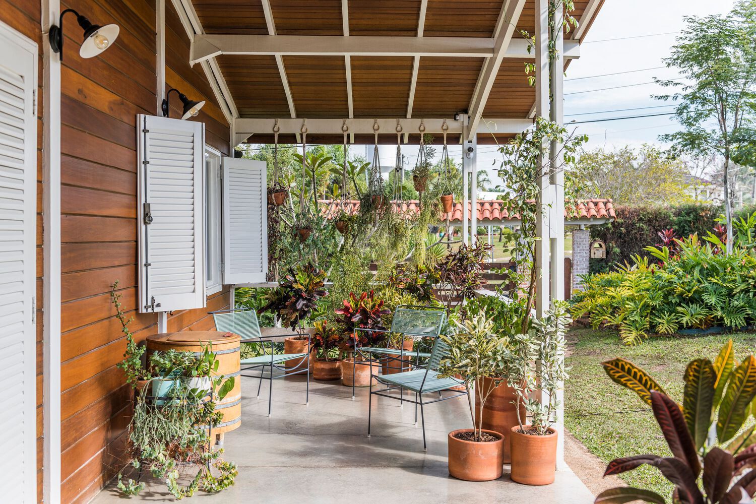 Galeria de Casas brasileiras: diferentes usos e funções para o quintal - 13