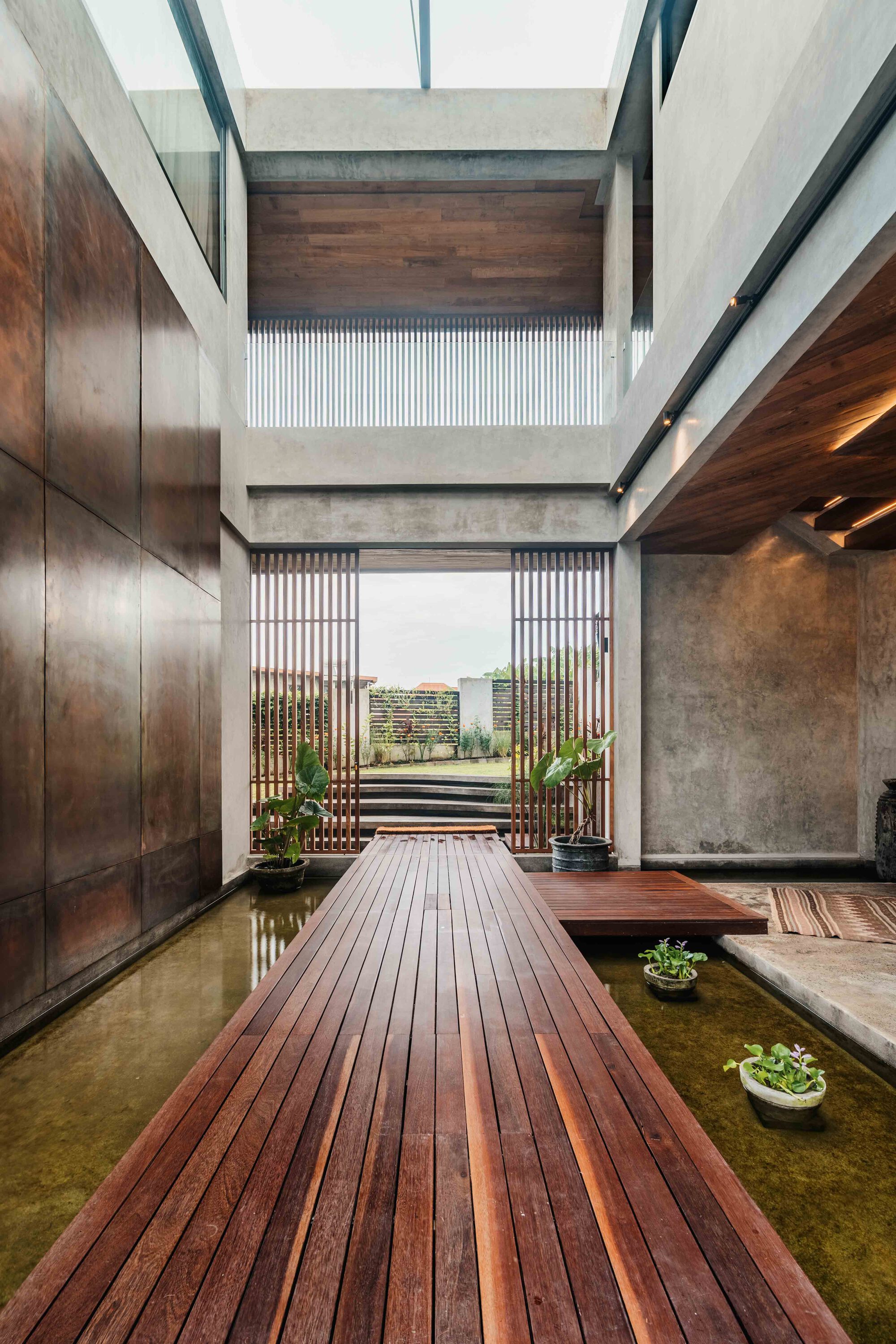 Galeria de Casa BPE / Bali Gedeg Builders - 7