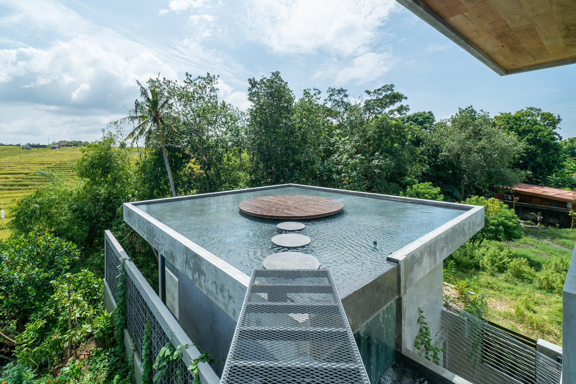 Gallery of BPE House / Bali Gedeg Builders - 5