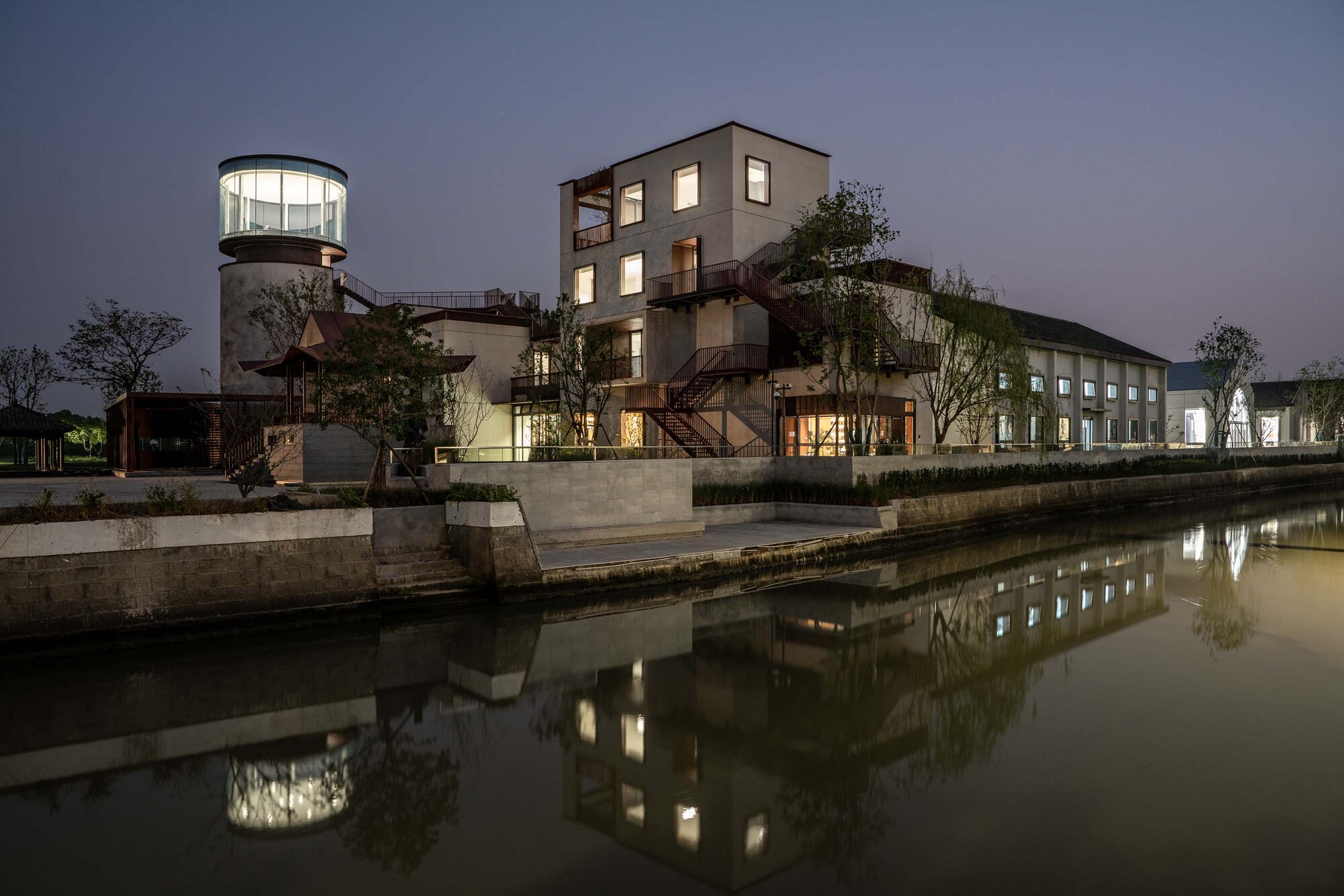 Gallery of SOHO Wisdom Granary of Dingzha Watertown / line+ studio ...