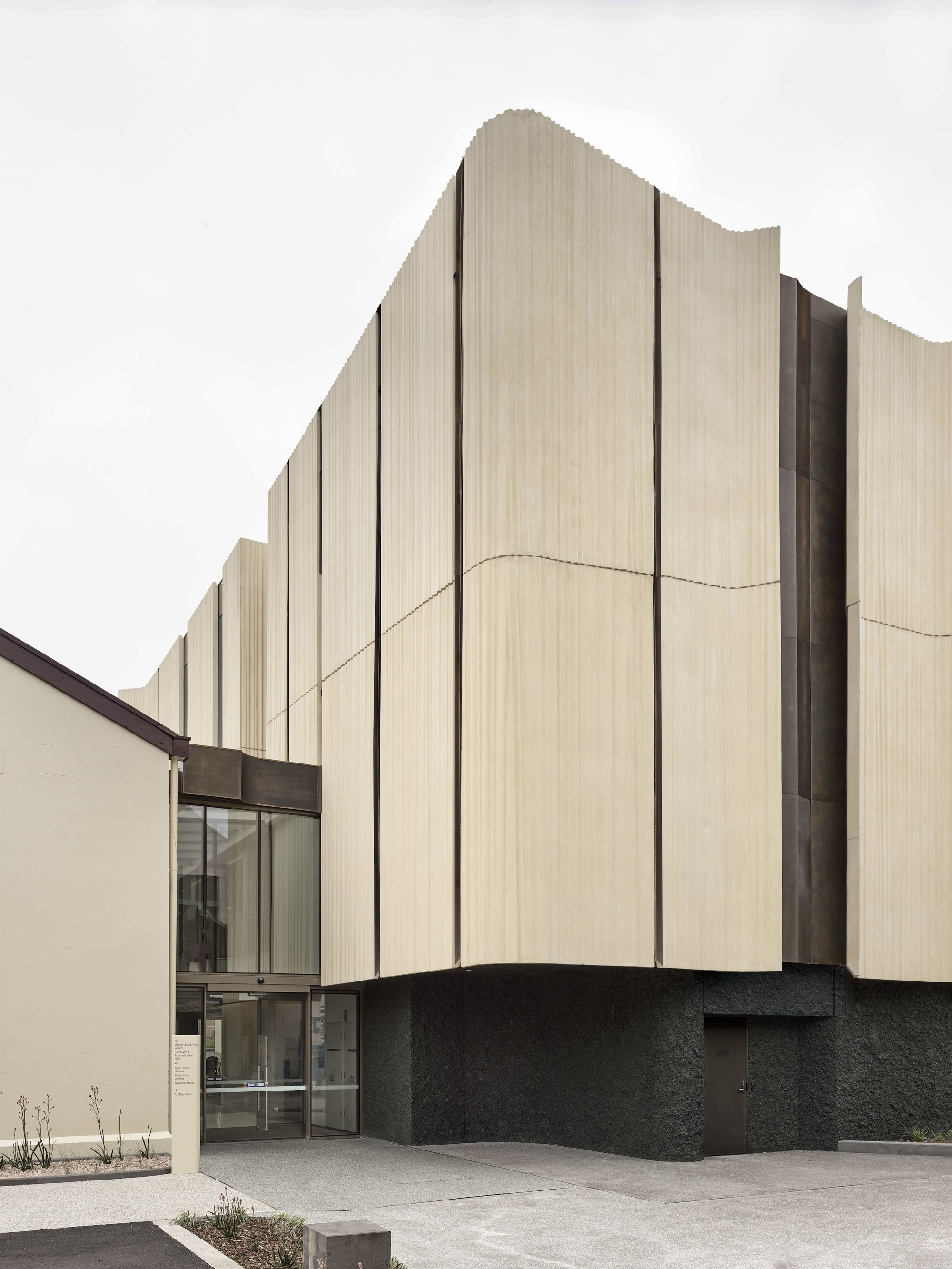Gallery of Warrnambool Learning and Library Centre / Kosloff Architecture - 6