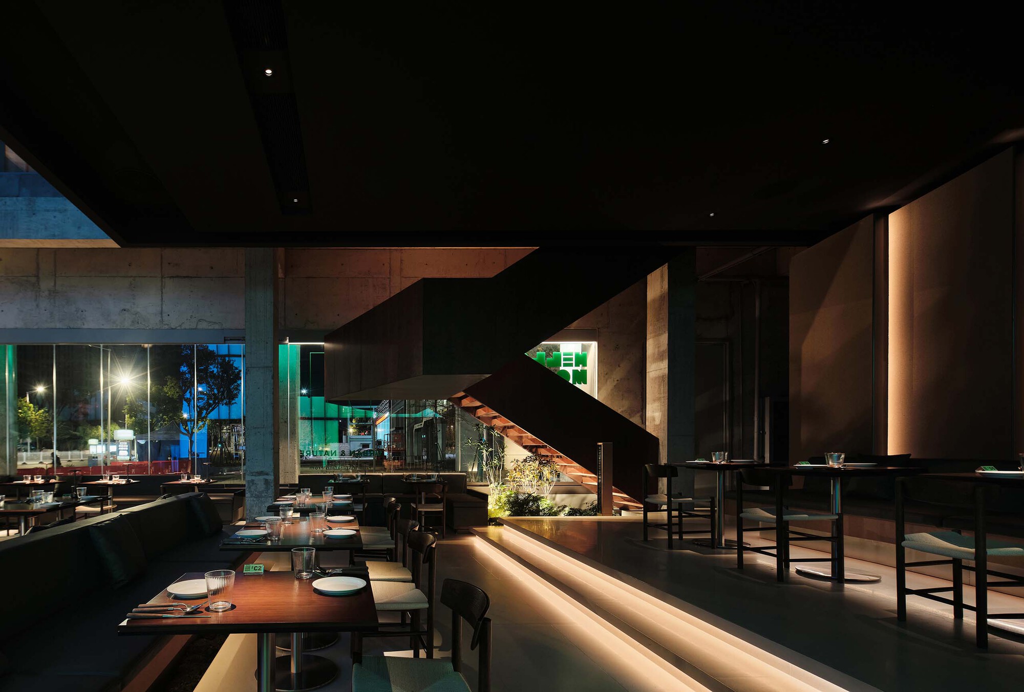 Gallery of MOOI ARCHIVE Restaurant / TRIOSTUDIO - 11