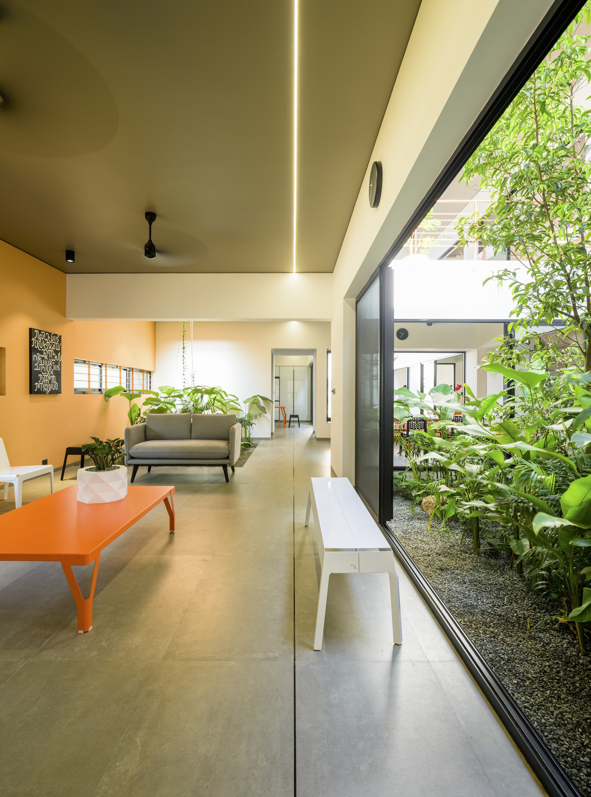 Gallery of The Colour Burst House / LIJO RENY architects - 25