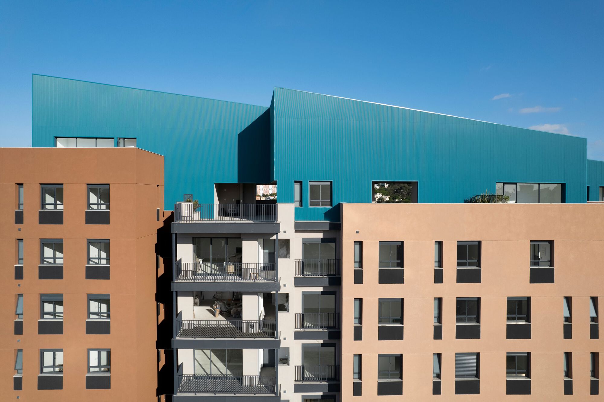 Galeria de Edifício Residencial SKR Momento Mota Pais / Vigliecca ...