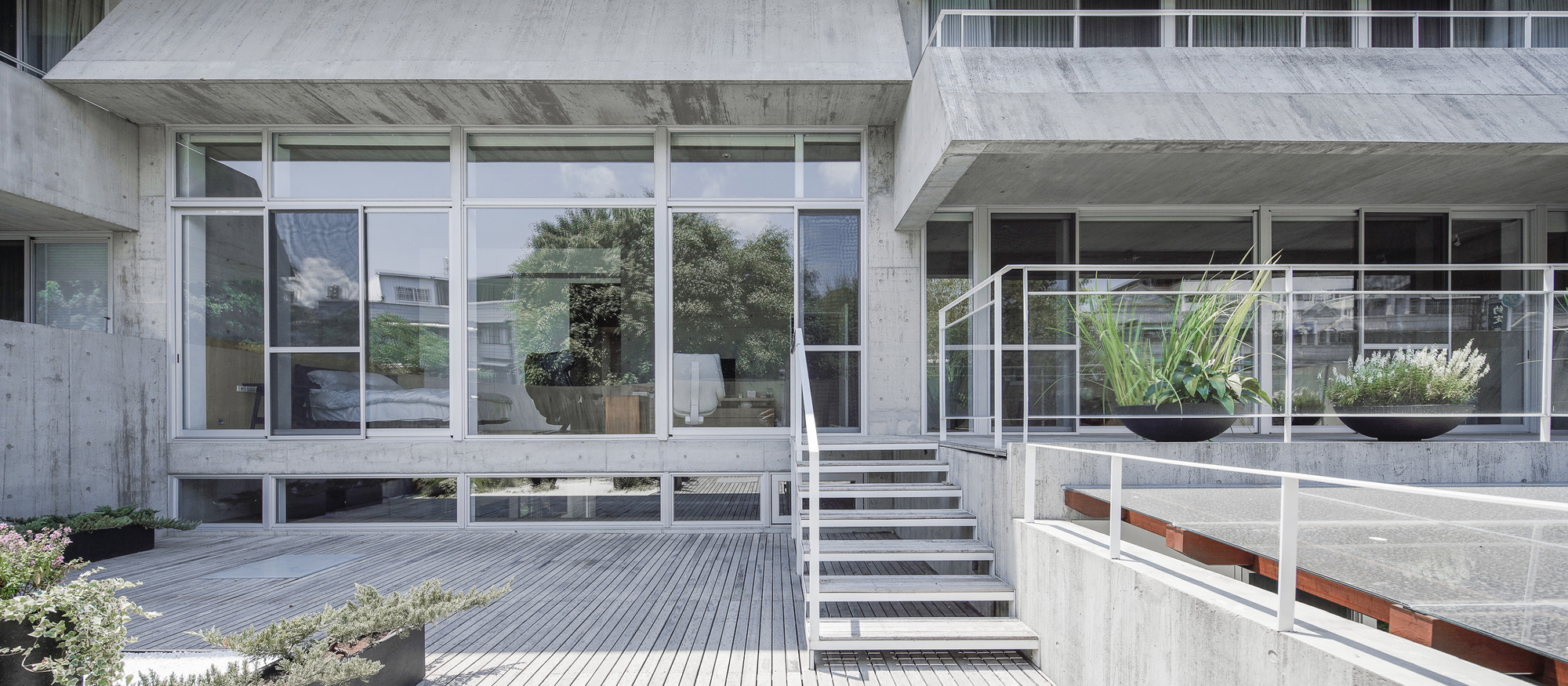 Gallery of House of Roofs / Behet Bondzio Lin Architekten - 17