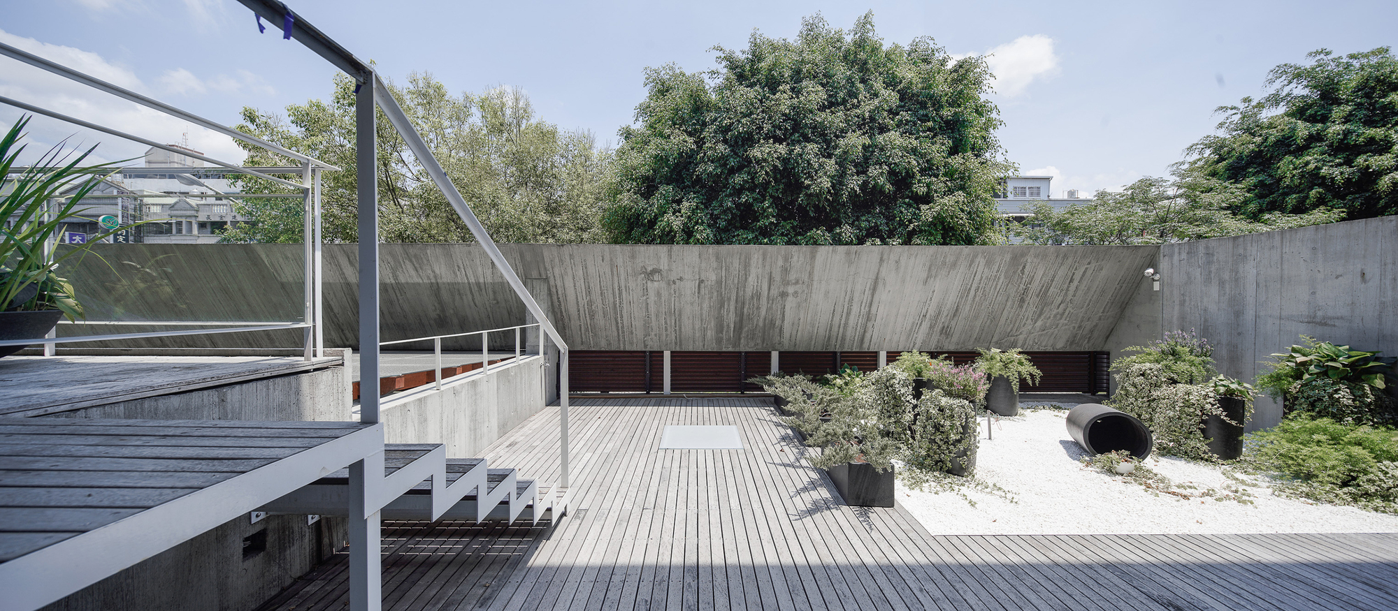 Galería de Casa de los tejados / Behet Bondzio Lin Architekten - 10