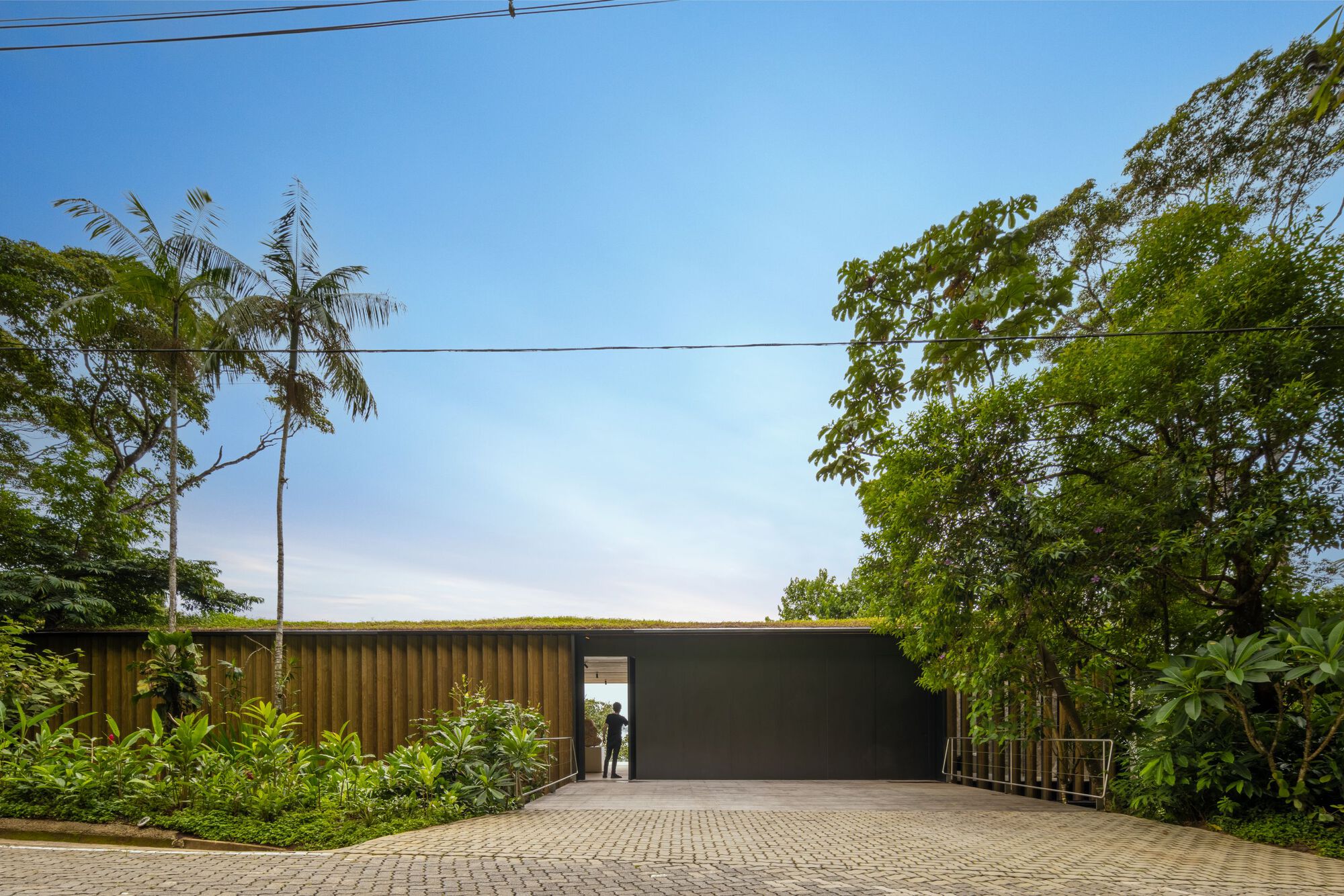 Gallery of LAB House / Studio Arthur Casas - 11