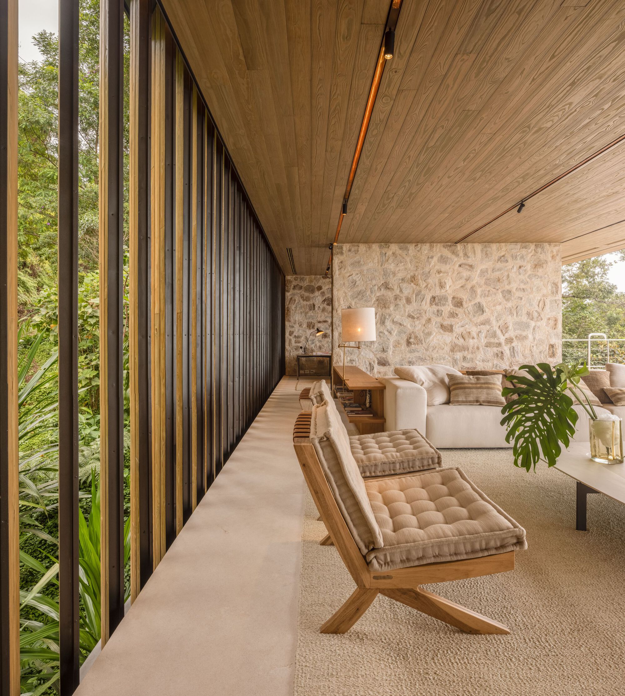 Gallery of LAB House / Studio Arthur Casas - 2