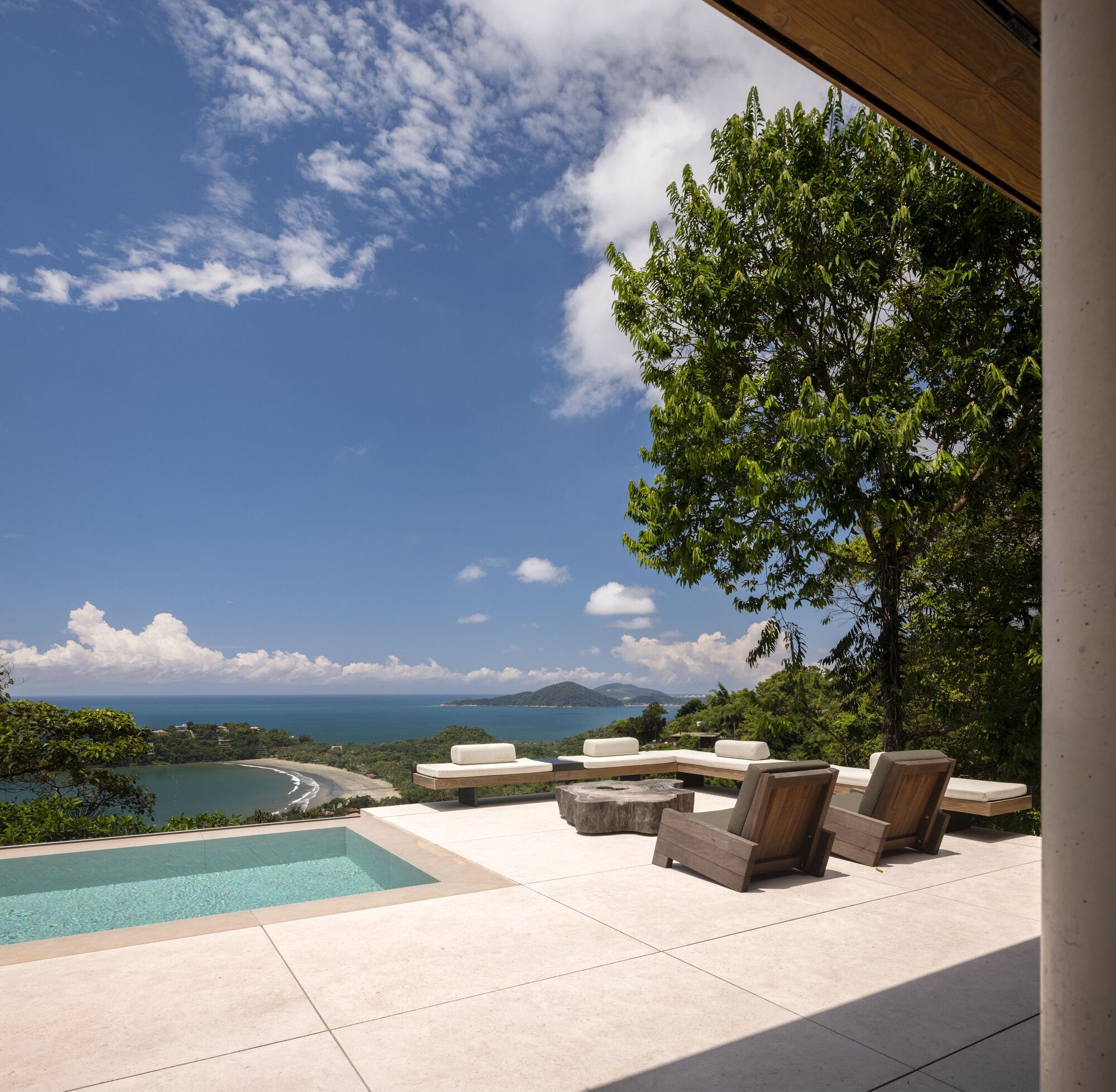 Gallery of LAB House / Studio Arthur Casas - 12