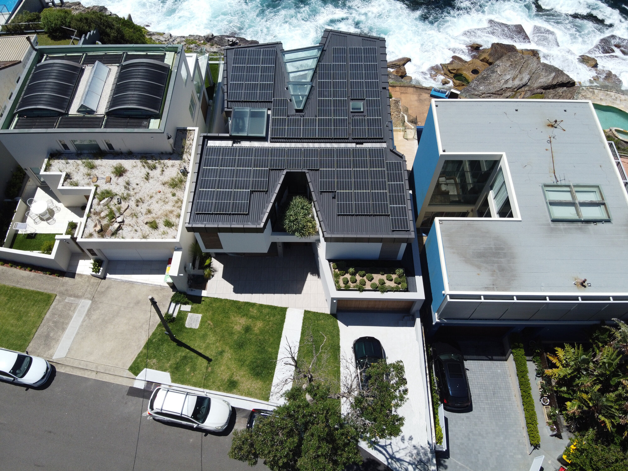 Gallery of Ravine House / ROAr - 28