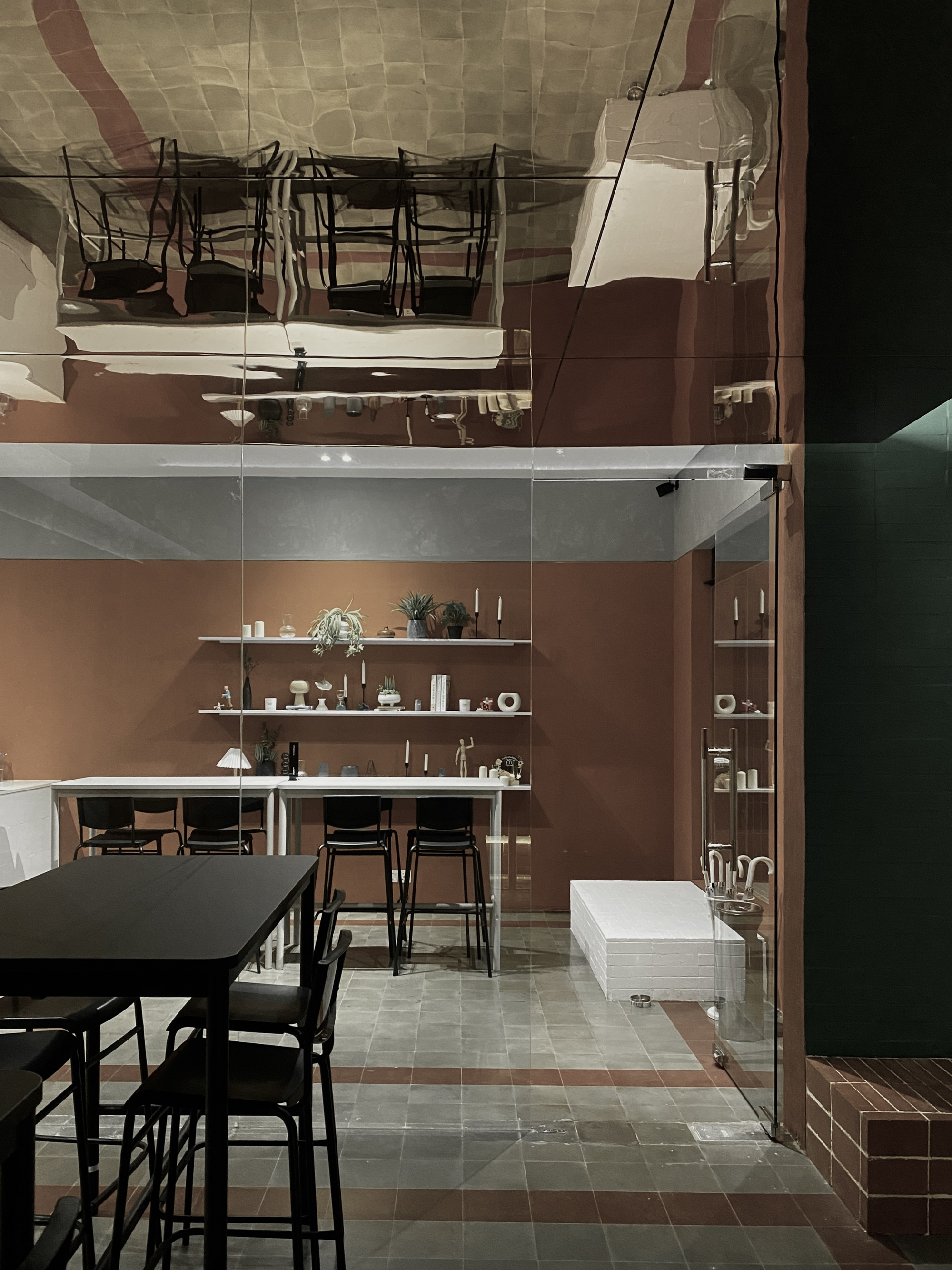 Galeria de Mutu Loka Cafe / Aaksen Responsible Aarchitecture - 3