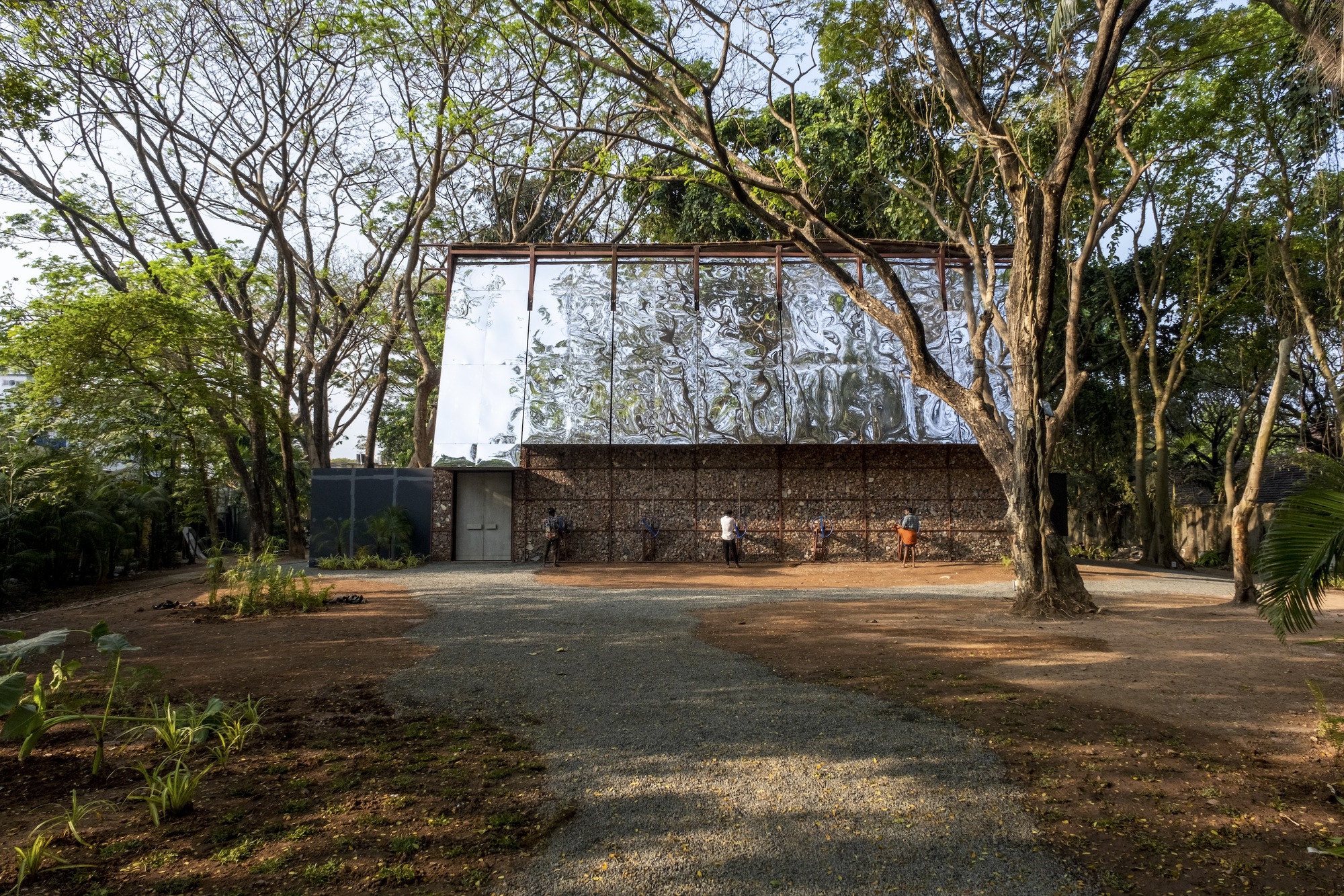 Galería de Pabellón El Container, Bienal de Kochi Muziris 2023 / Samira ...