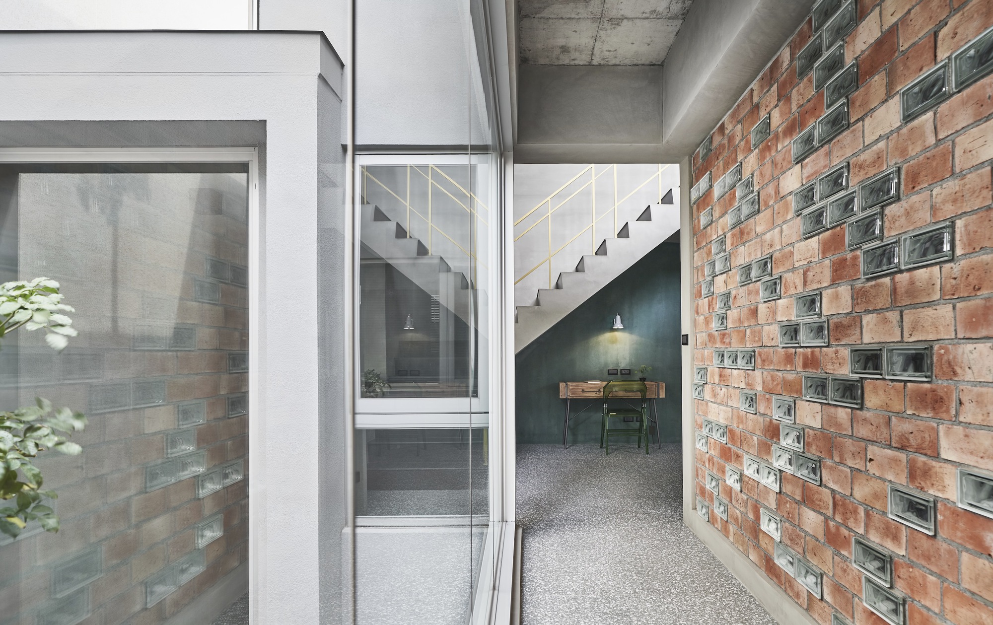 Gallery of Modern Tiânn House / HAO Design - 13