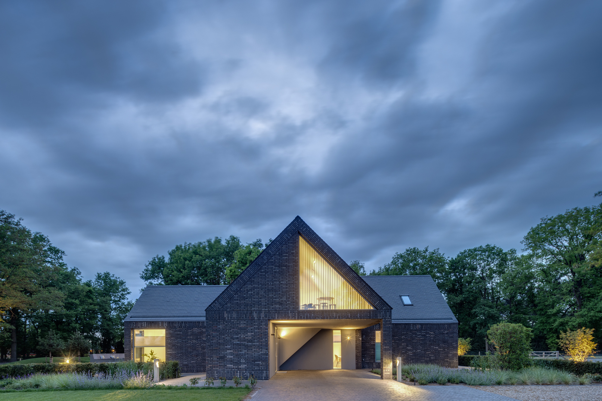 Gallery of House with Four Roofs / Denkkamer - 11