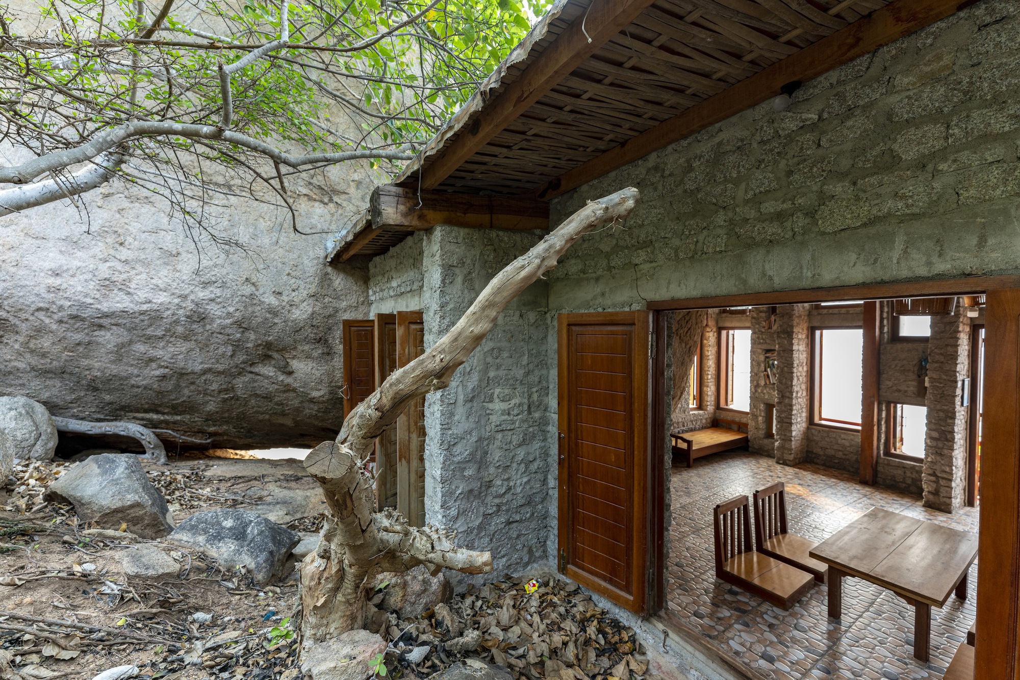 Gallery of Hero House Núi Chúa / Nhavui XS Studio - 3