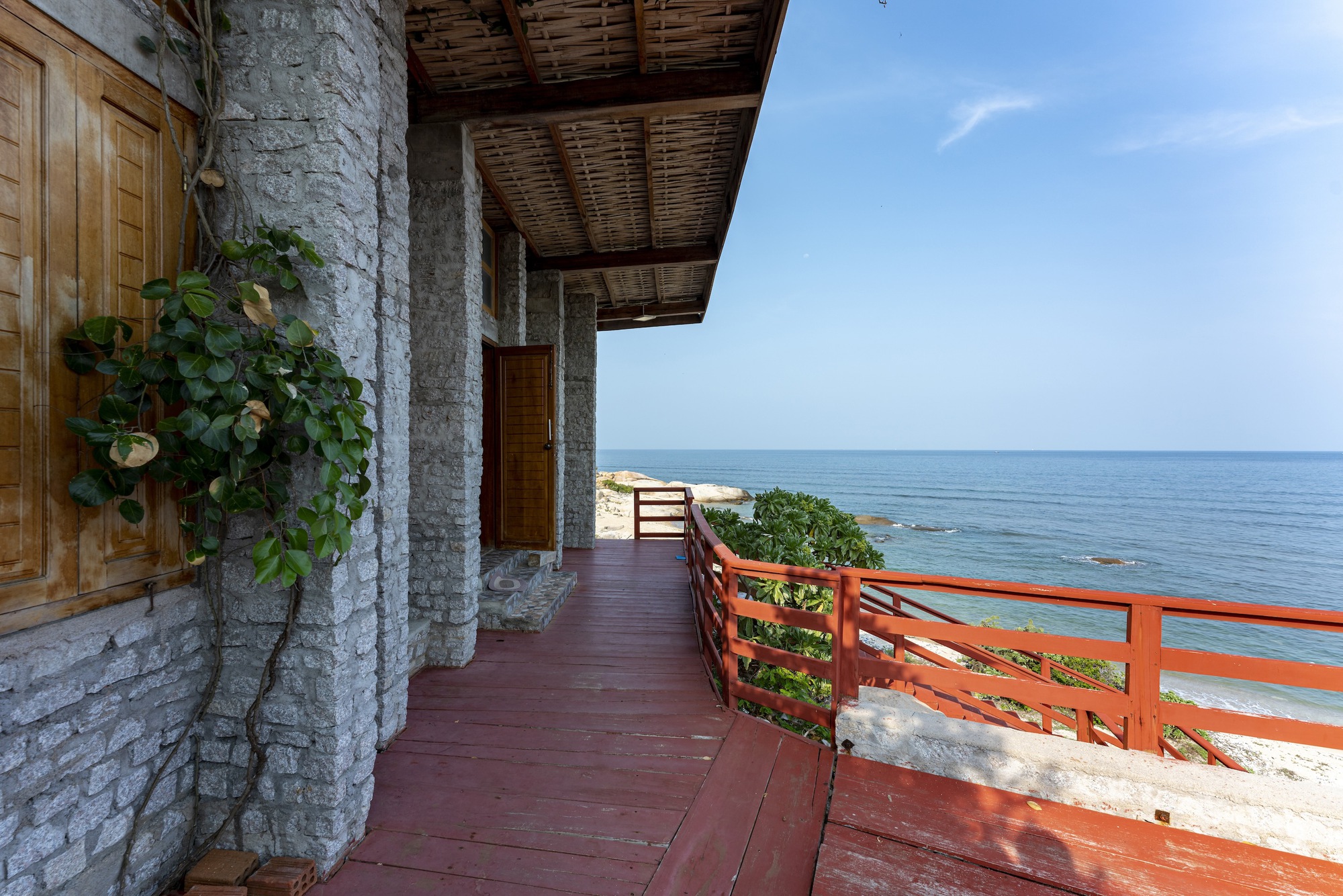 Gallery of Hero House Núi Chúa / Nhavui XS Studio - 12