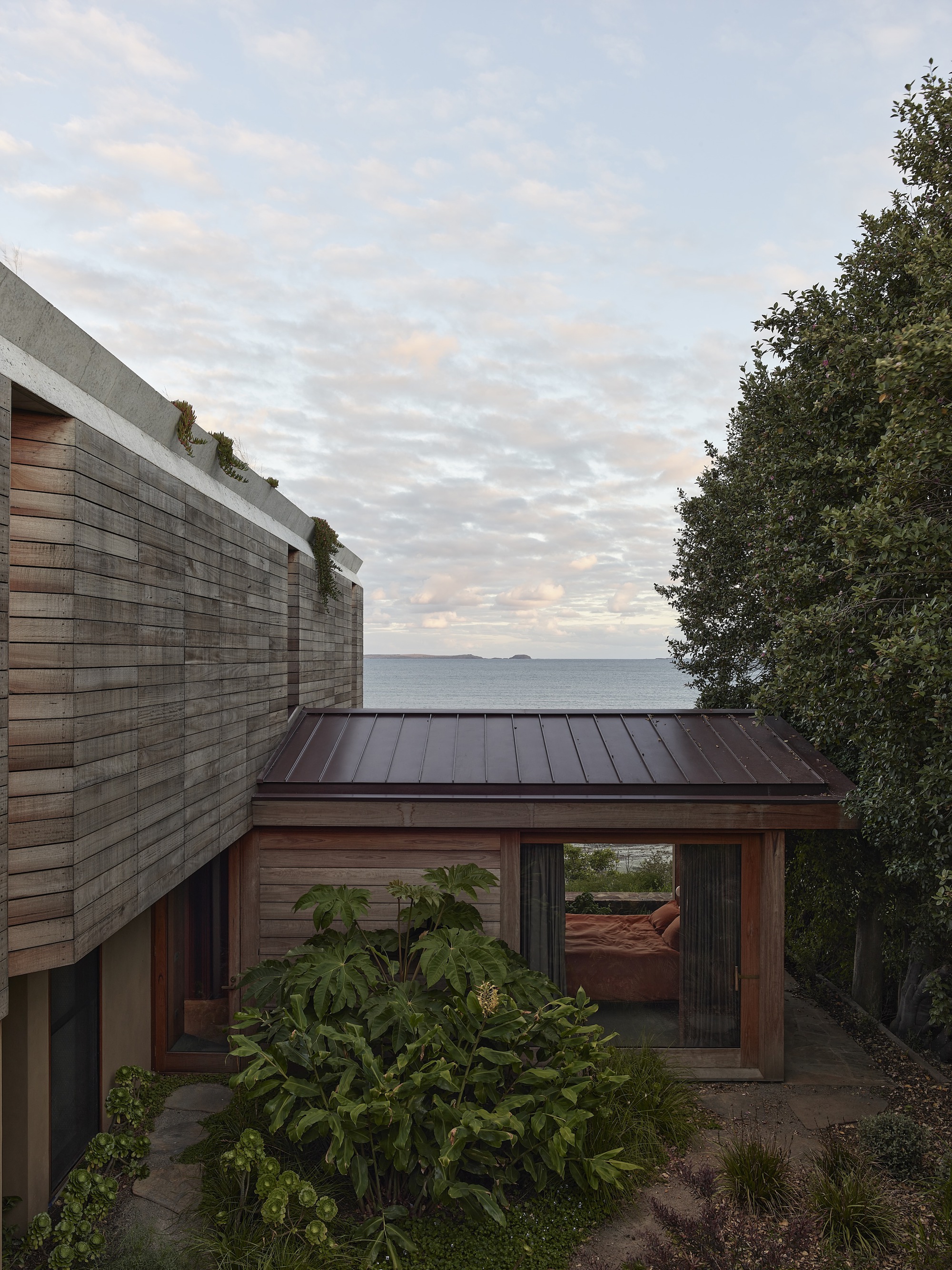 Gallery of Flinders House / Kennedy Nolan Architects - 14