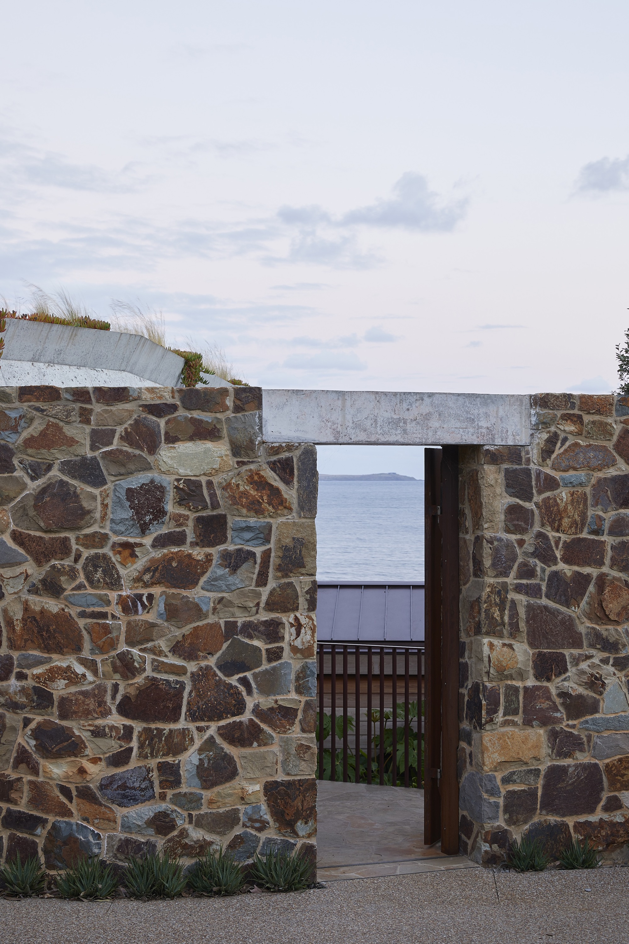 Gallery of Flinders House / Kennedy Nolan Architects - 11