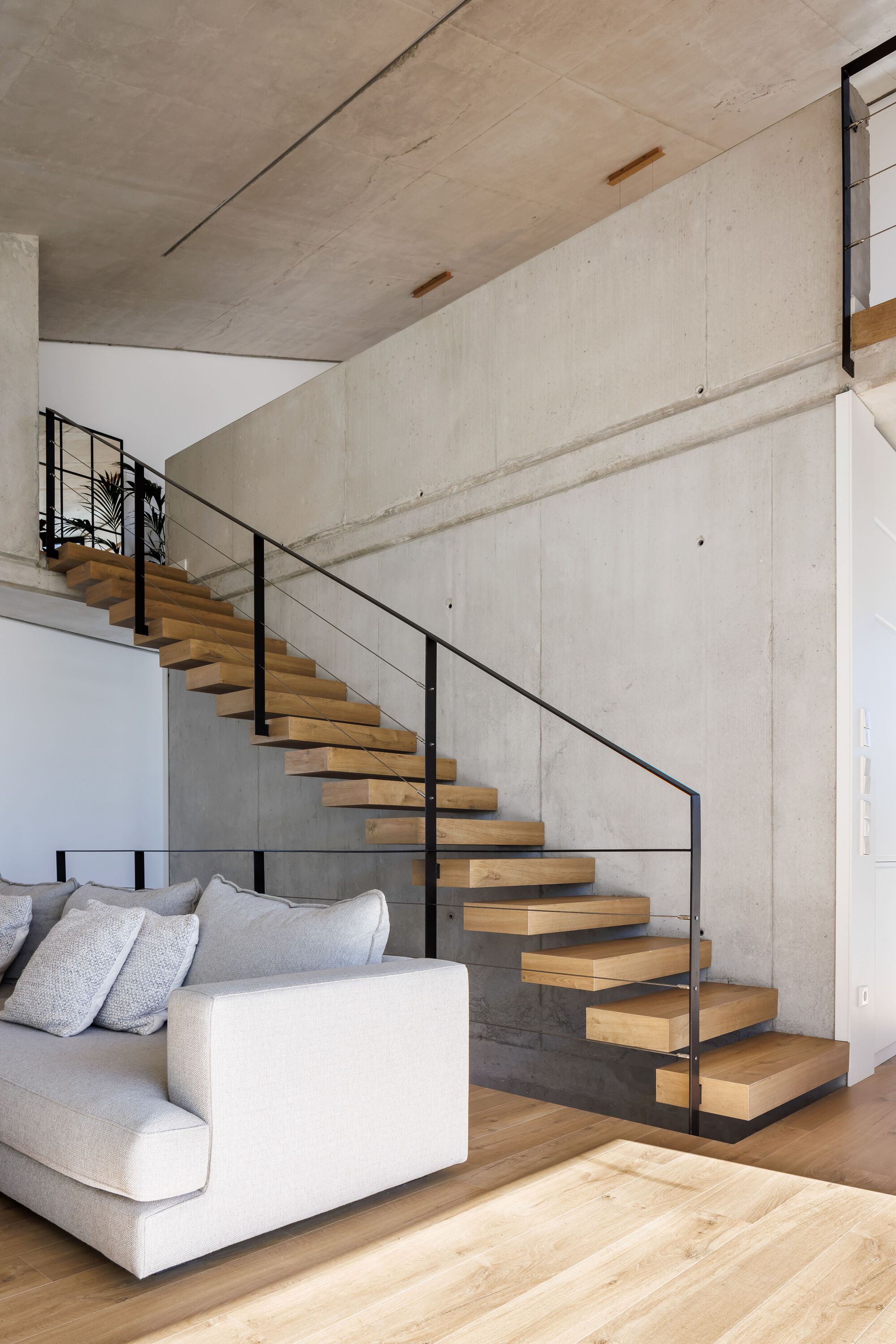 Gallery of House Behind a Wall / La Mirateca - 20