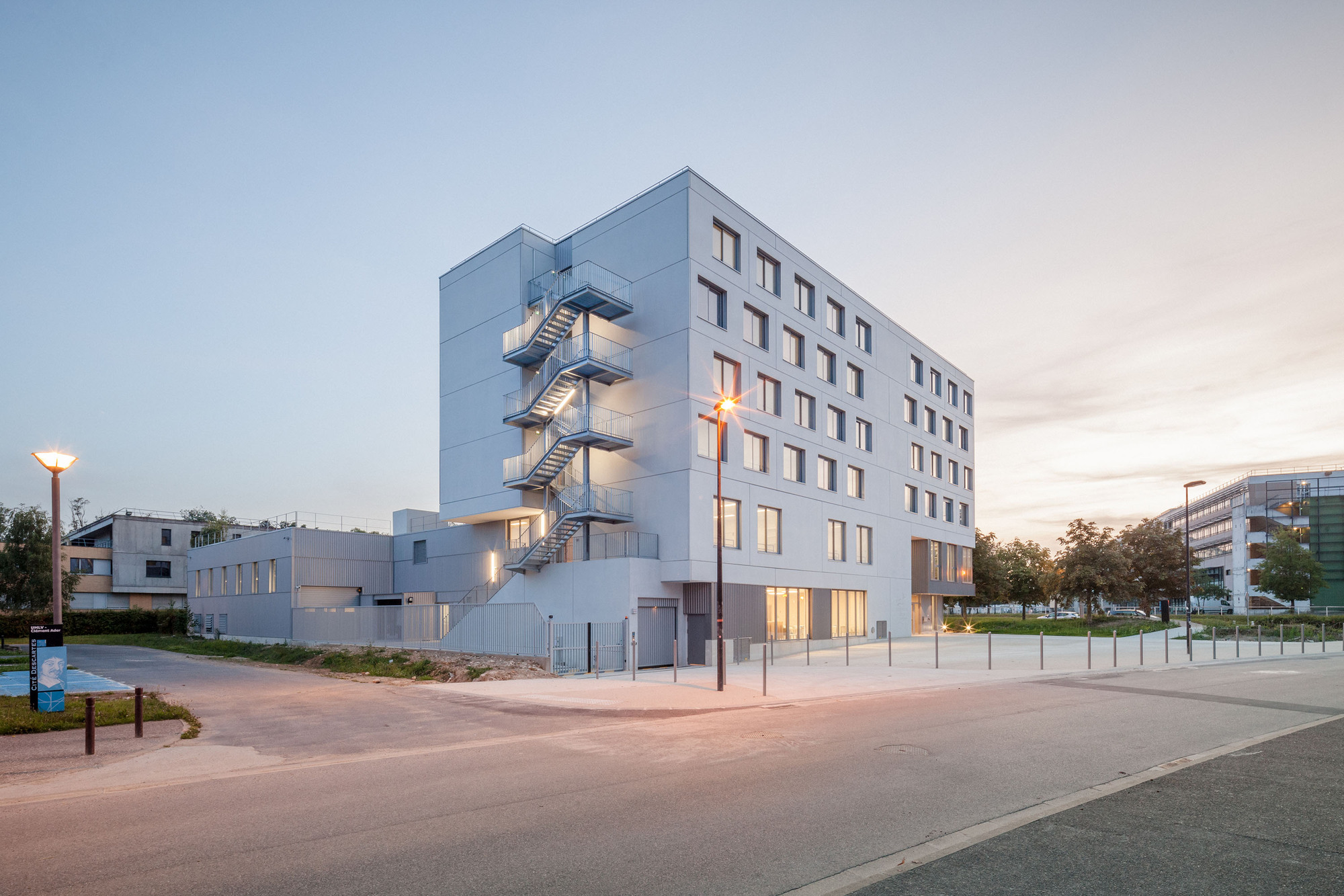 Gallery of Compagnons du Devoir Apprentices Training Center / Atelier ...