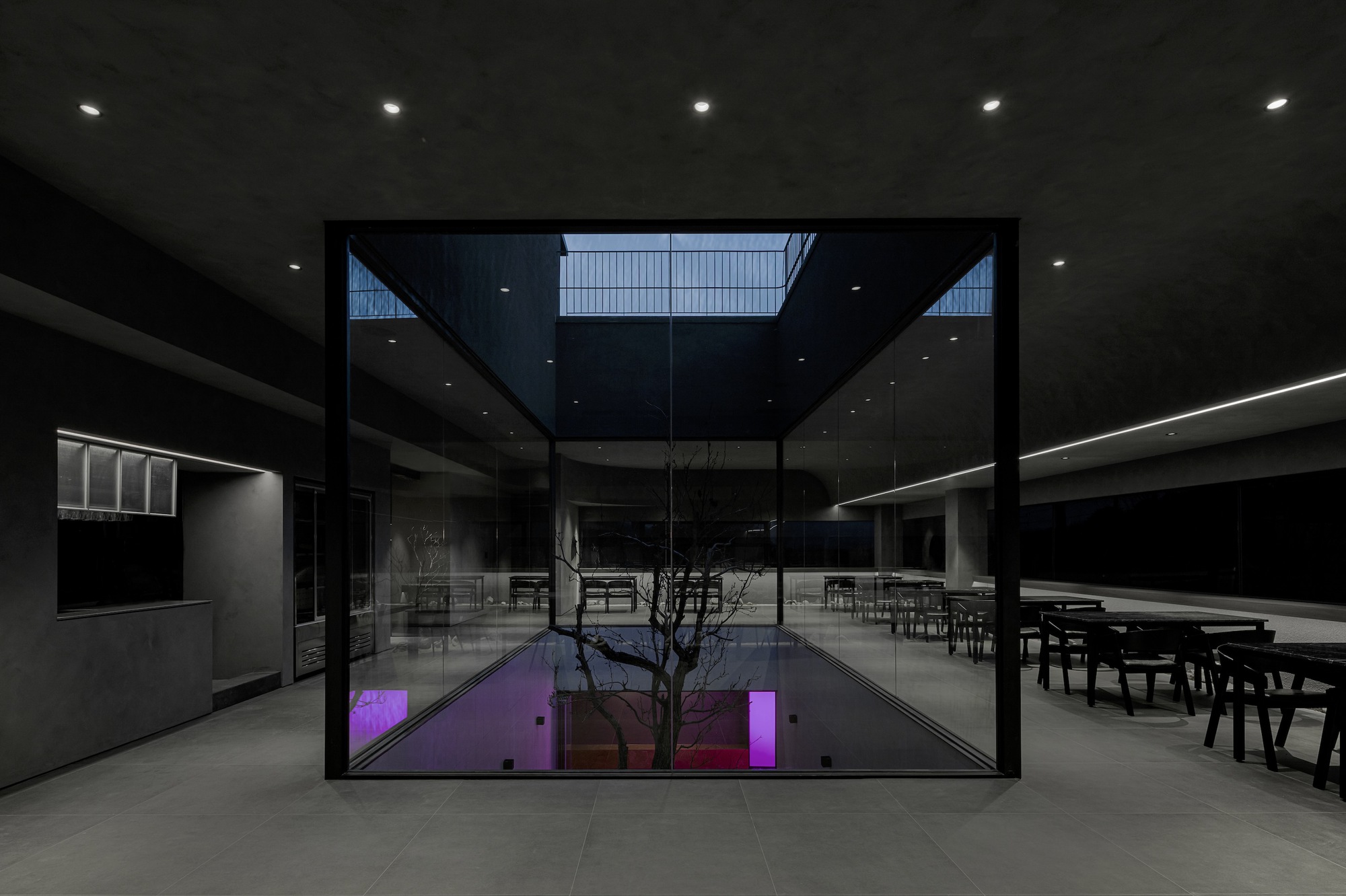 Gallery of Dark and Light Restaurant / Plainoddity - 10
