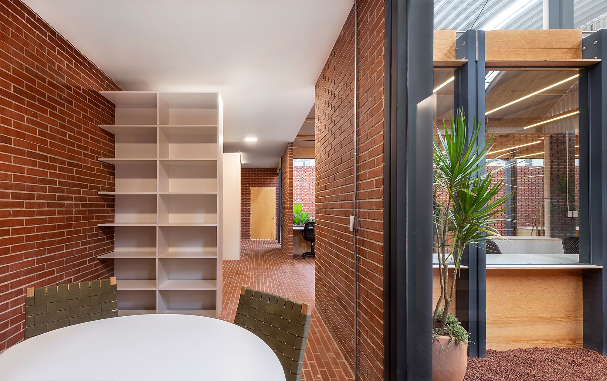 Galería de Oficinas CCI / Taller MRD + Oioioi - 12