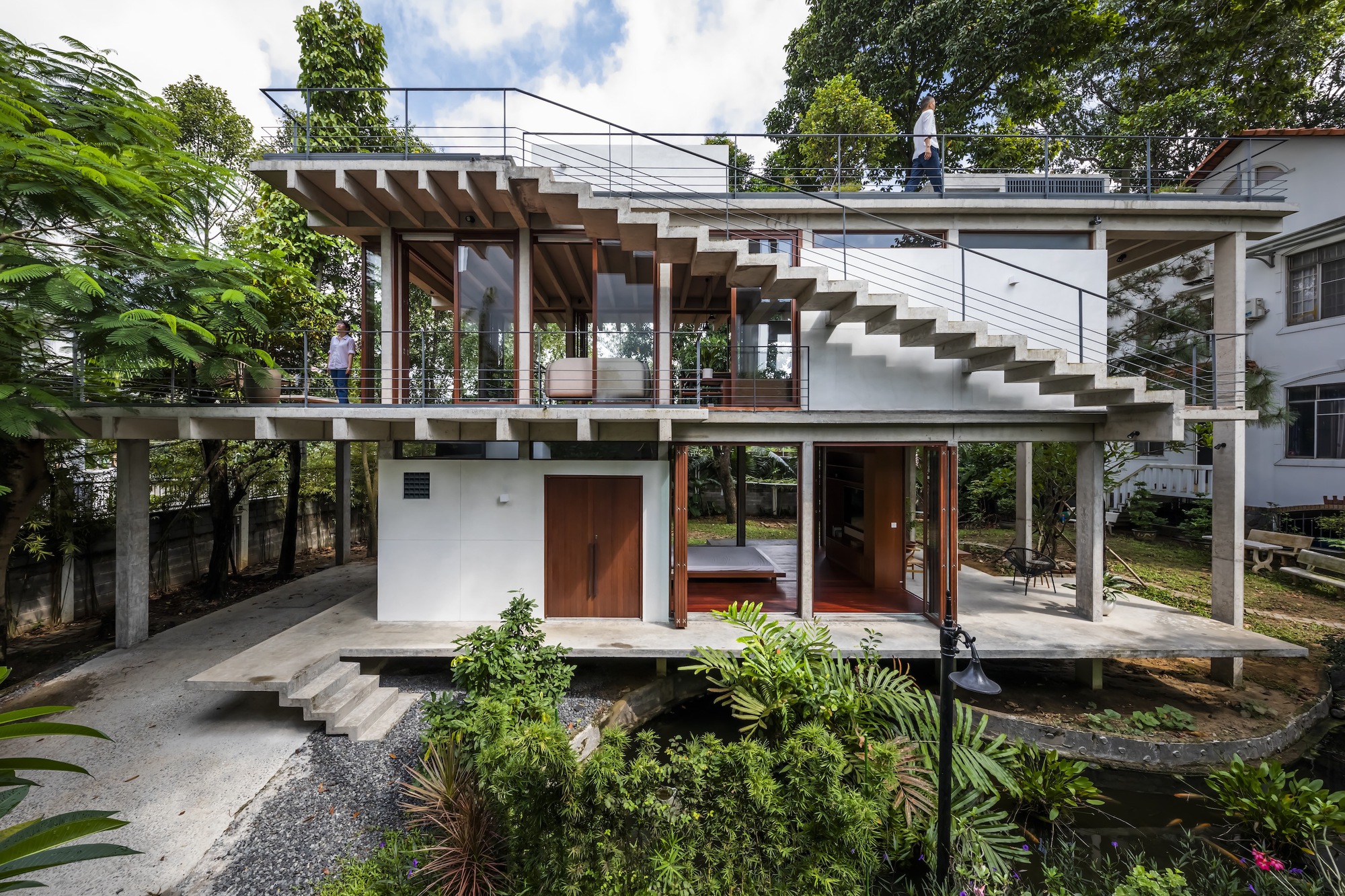 Gallery of Floating House in Thu Duc / Sanuki Daisuke architects - 12