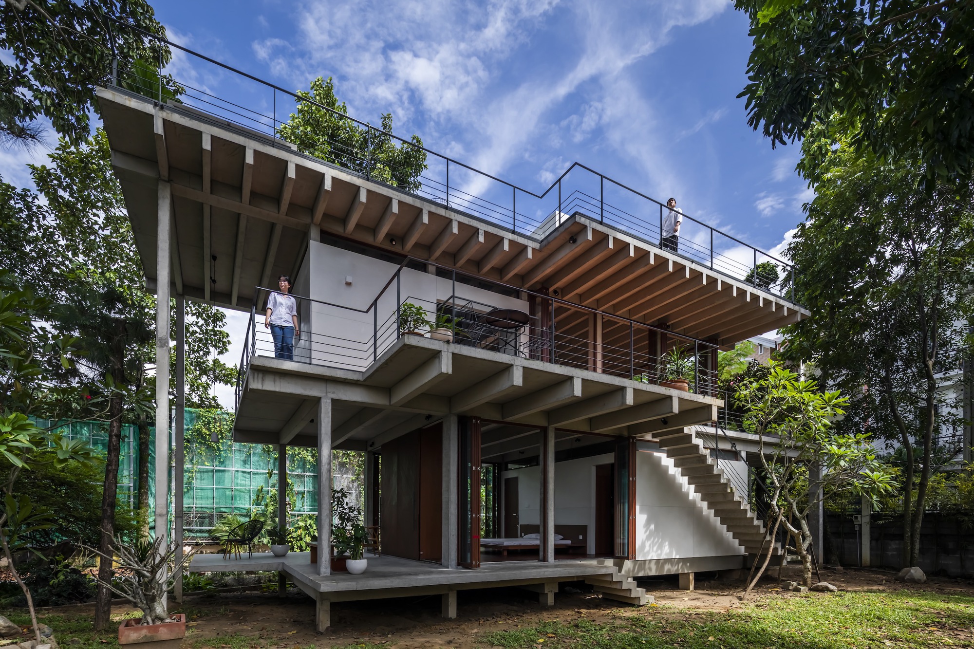 Gallery of Floating House in Thu Duc / Sanuki Daisuke architects - 10