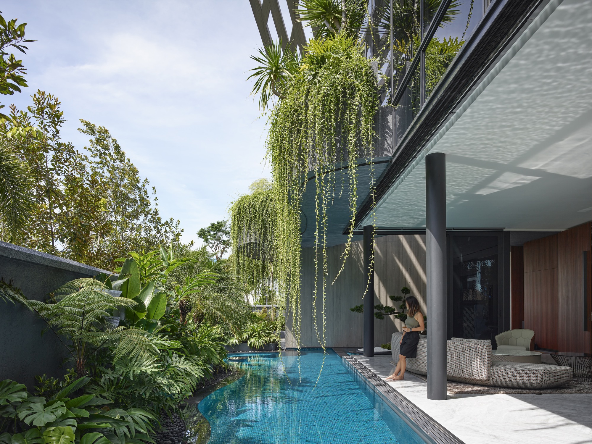 Gallery of Concrete Yin Yang House / HYLA Architects - 3