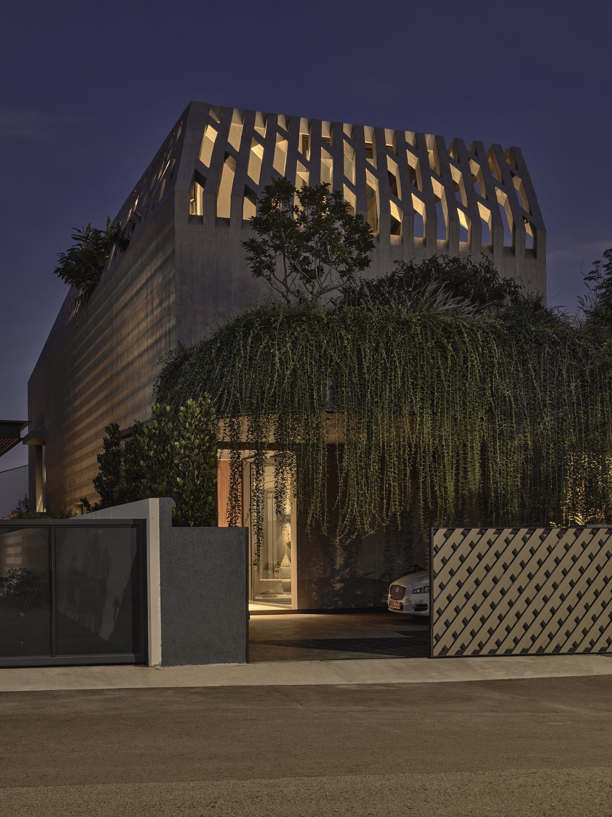Gallery of Concrete Yin Yang House / HYLA Architects - 8
