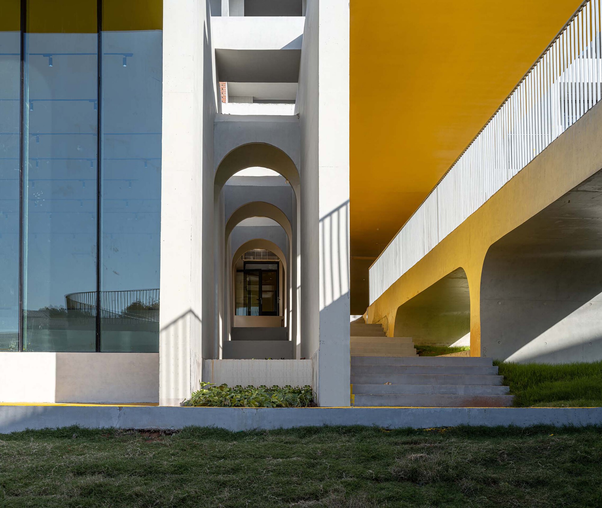 Gallery of Student Community Center at Yangtze Delta Region Institute / TJAD Time & Space ...