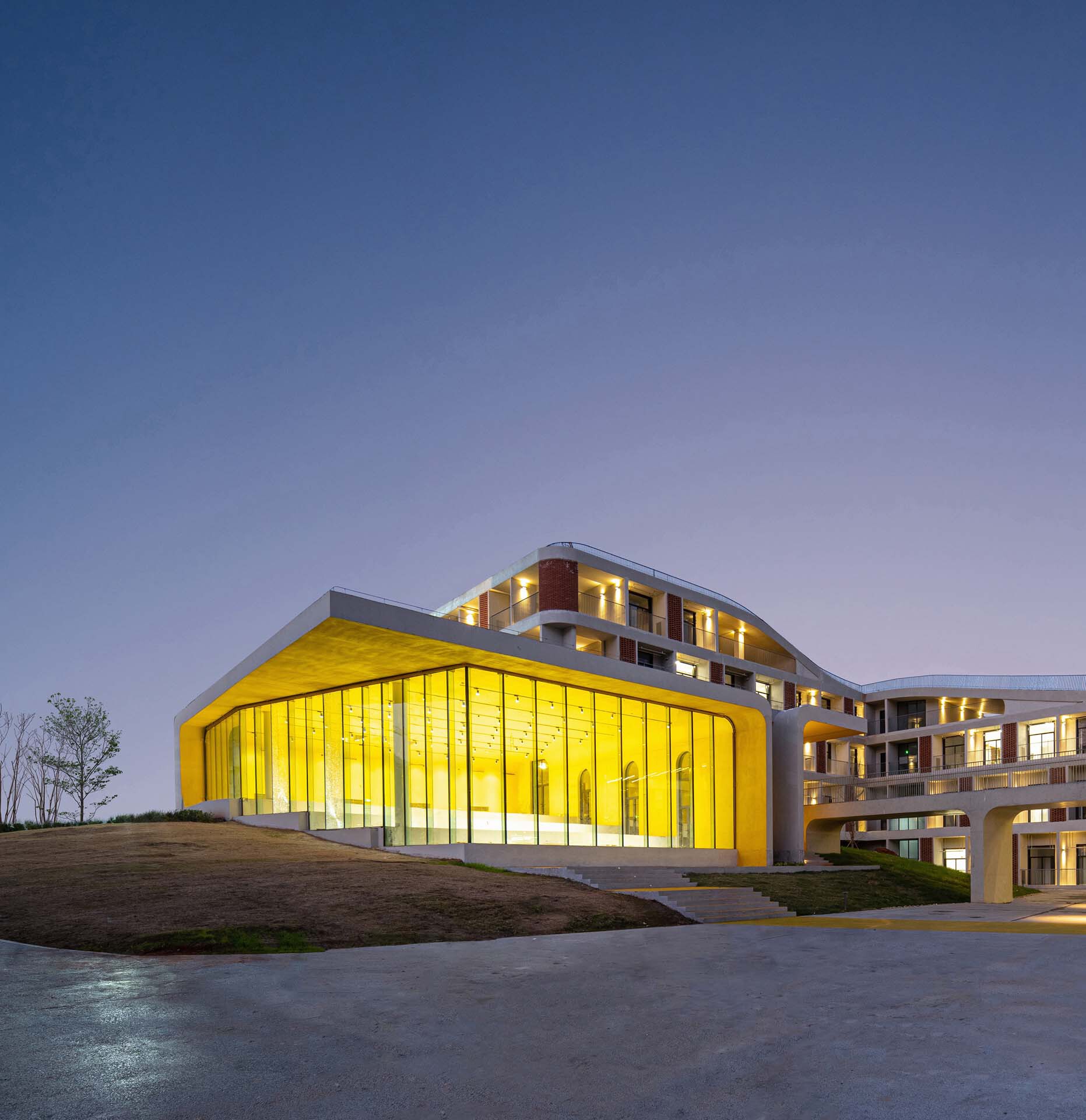 Gallery of Student Community Center at Yangtze Delta Region Institute ...