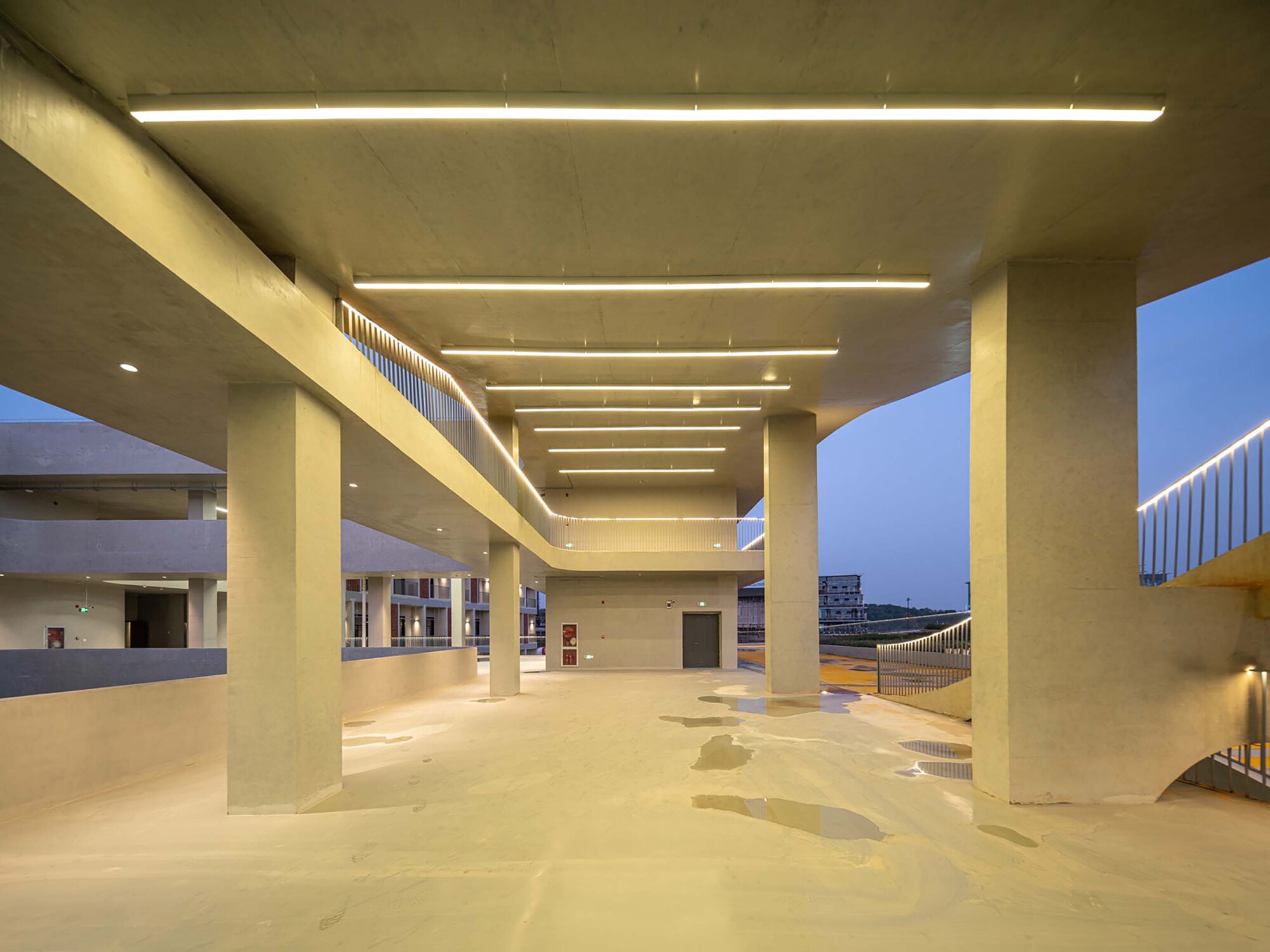 Gallery of Student Community Center at Yangtze Delta Region Institute / TJAD Time & Space ...