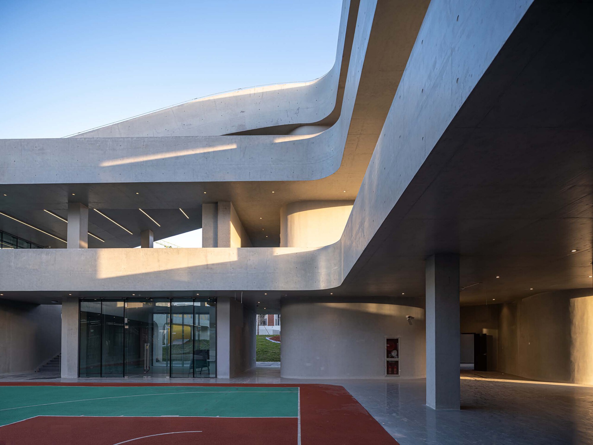 Gallery of Student Community Center at Yangtze Delta Region Institute / TJAD Time & Space ...