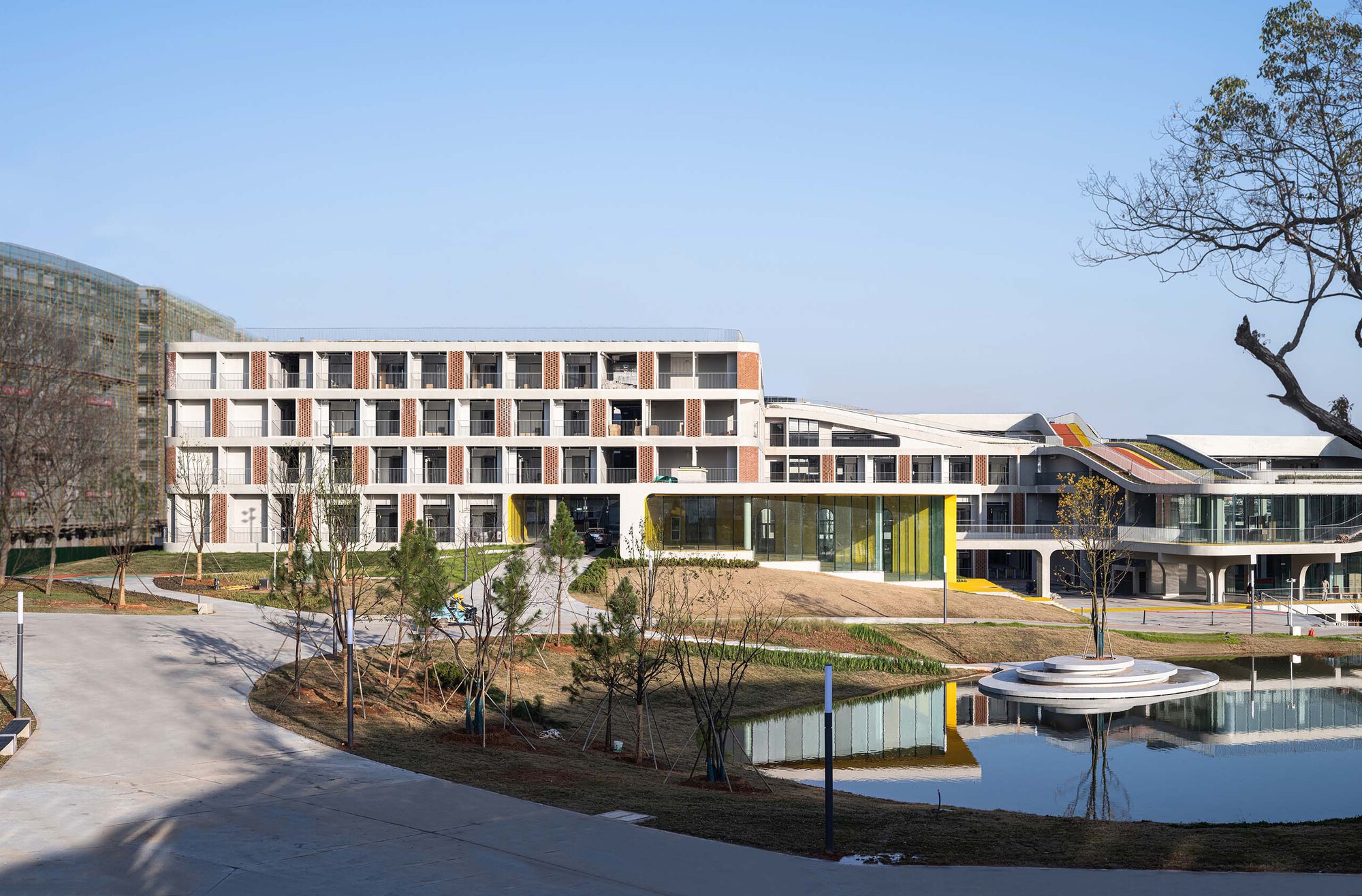 Gallery of Student Community Center at Yangtze Delta Region Institute ...