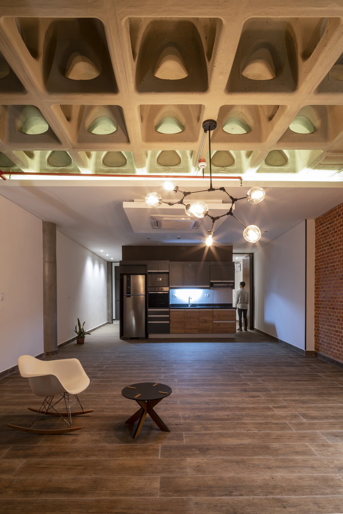 Gallery of Uncoated: 11 Apartments With Visible Structure - 10