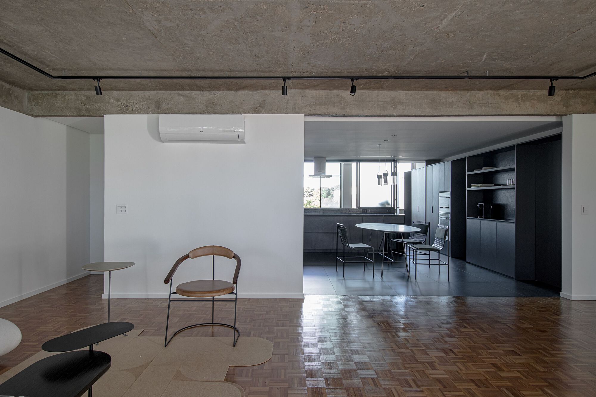 Gallery of Carbon Apartment / CoDA Arquitetura - 16
