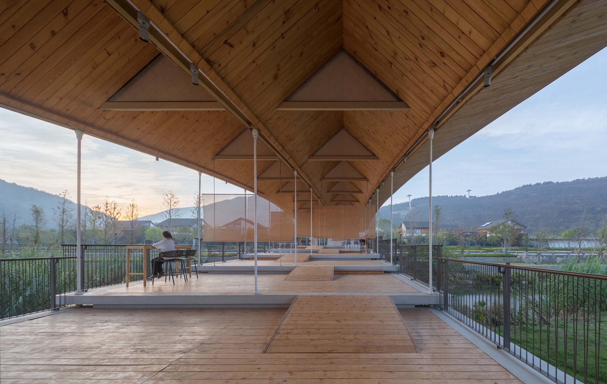 Galeria de Ponte das Nove Plataformas / Scenic Architecture Office - 20