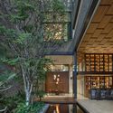 Vertical Oasis House / HYLA Architects | ArchDaily