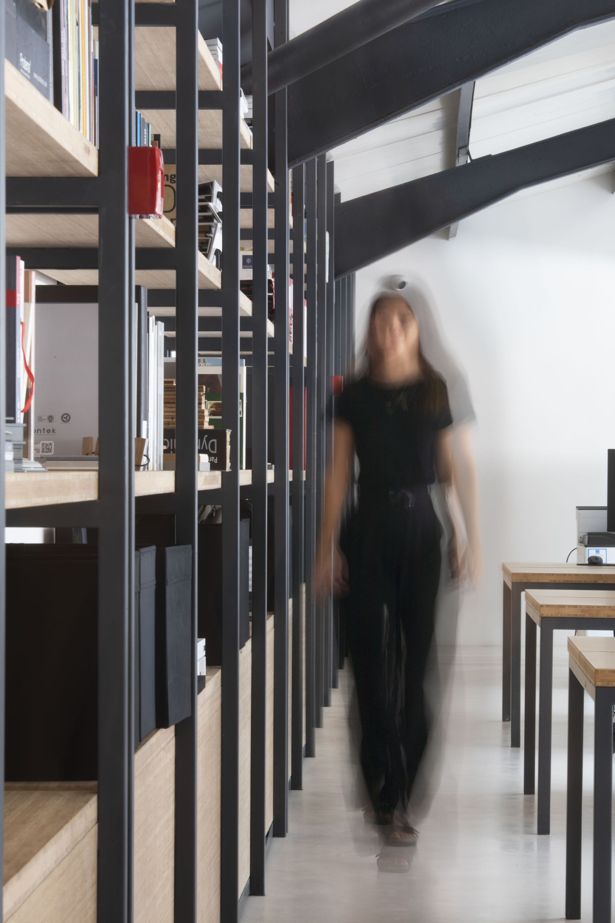 Galeria de Reforma Edifício Industrial / Vilalta Studio - 16