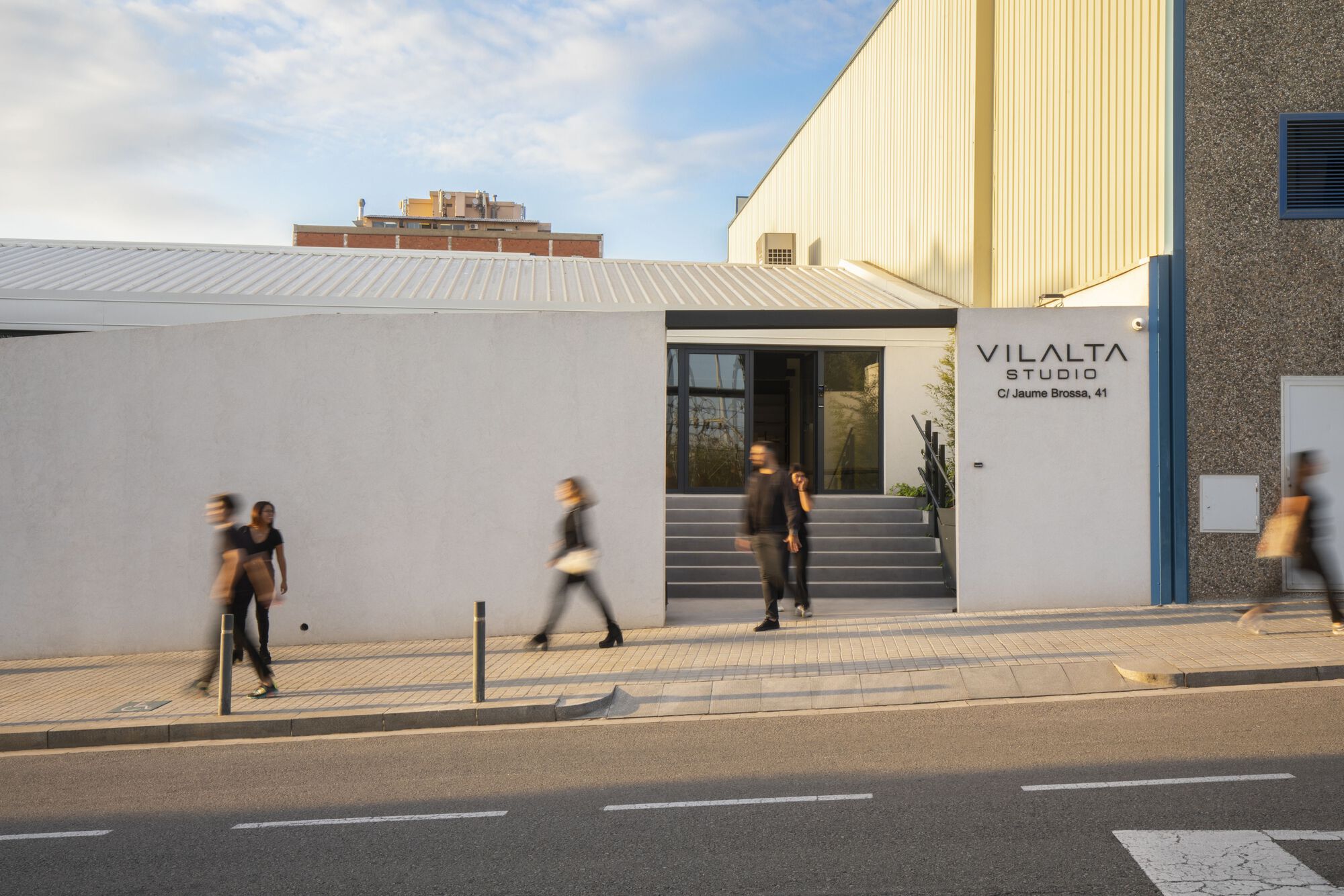 Galeria de Reforma Edifício Industrial / Vilalta Studio - 10