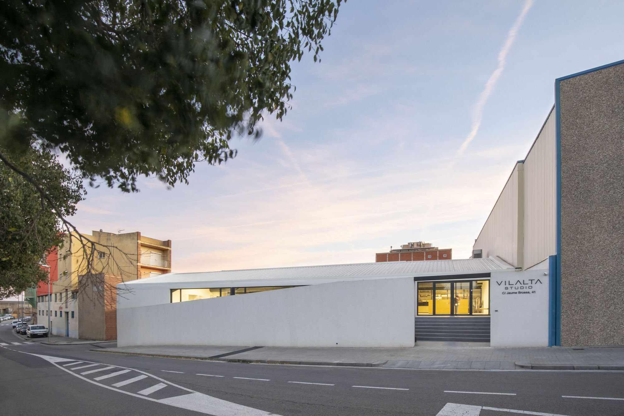 Galeria de Reforma Edifício Industrial / Vilalta Studio - 2