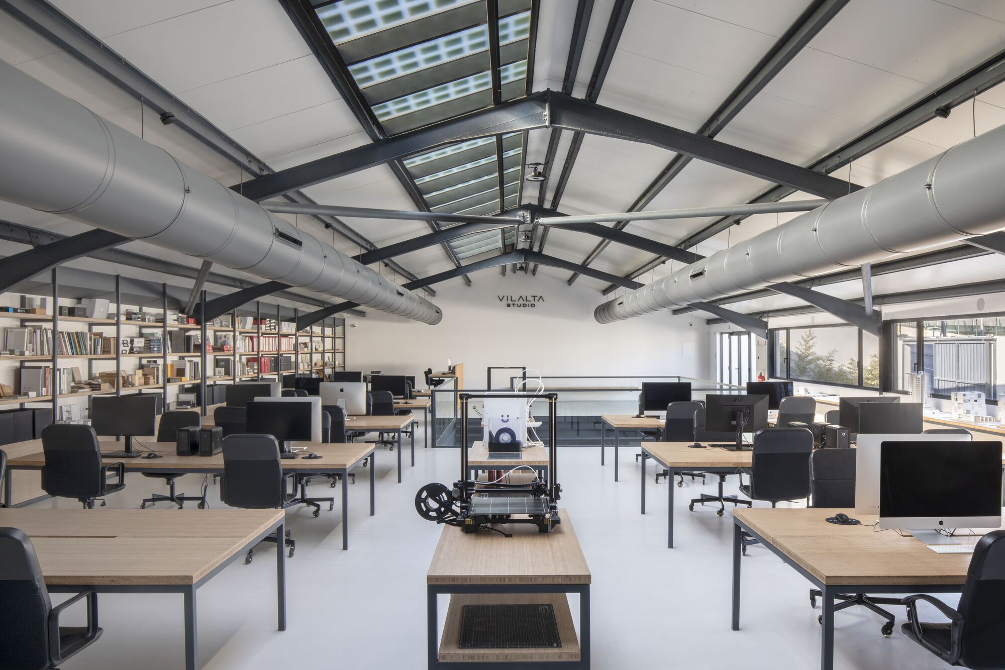 Galeria de Reforma Edifício Industrial / Vilalta Studio - 4