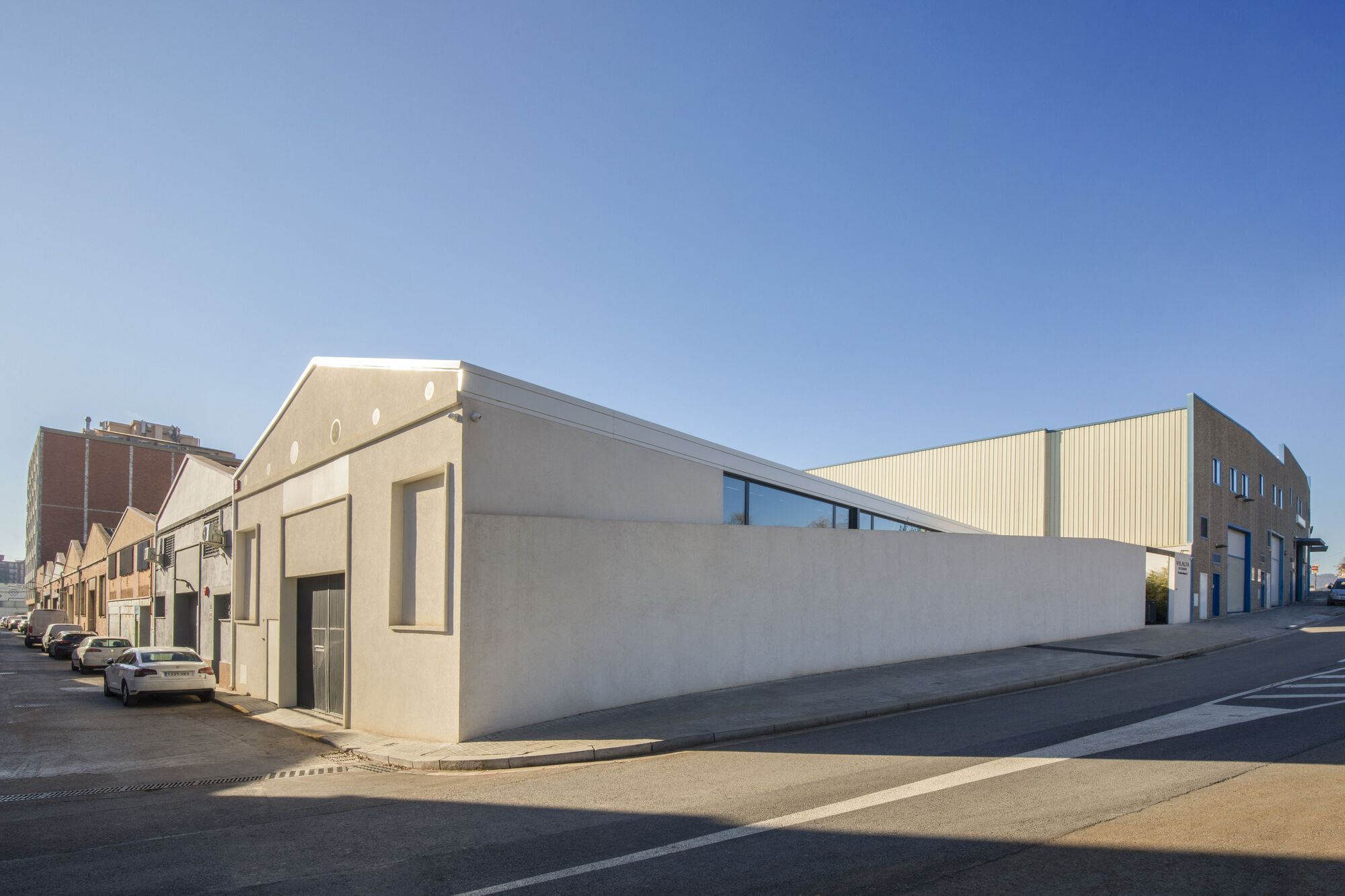 Galeria de Reforma Edifício Industrial / Vilalta Studio - 7