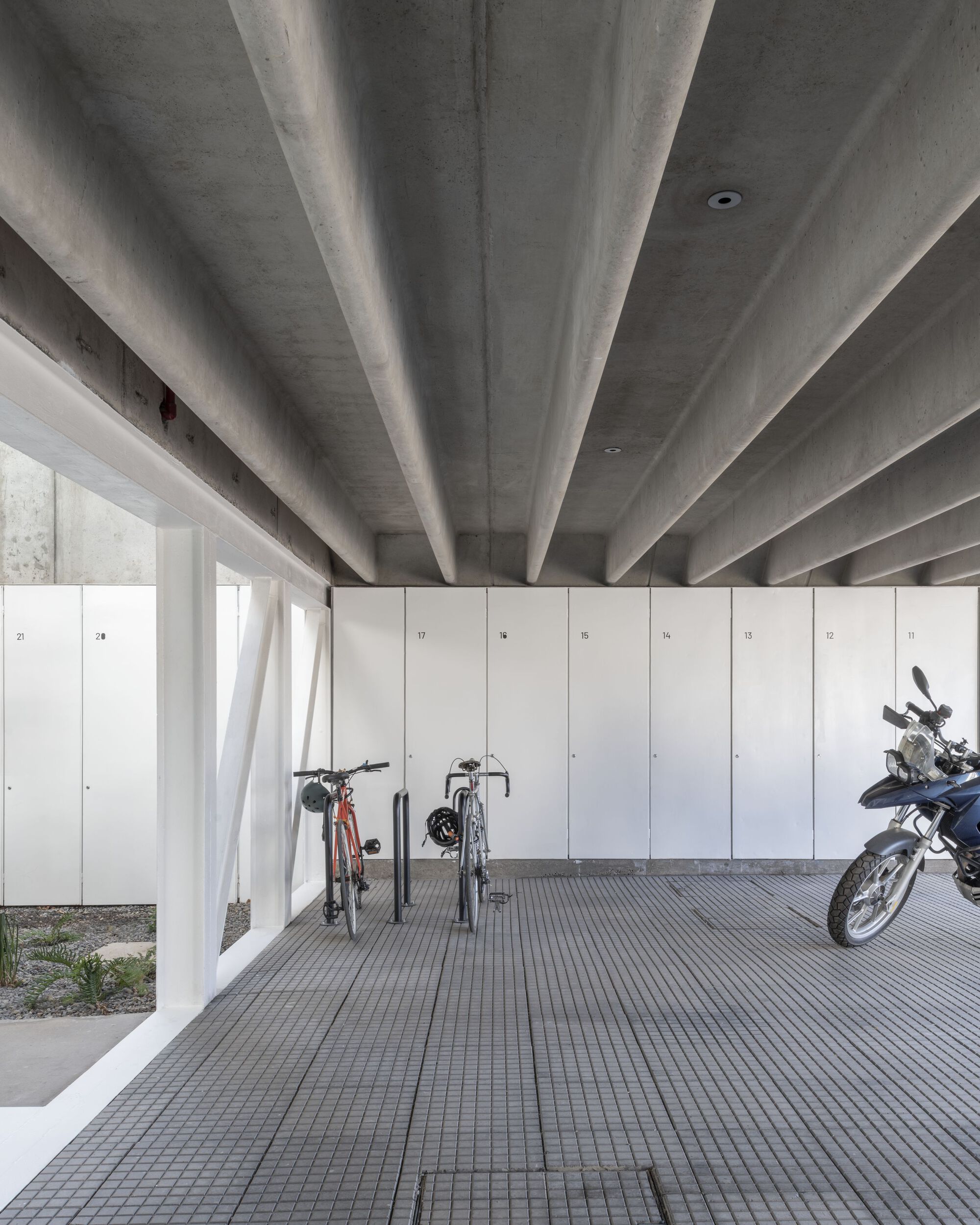 Gallery of DSP Apartments / Studio Cáceres Lazo - 13