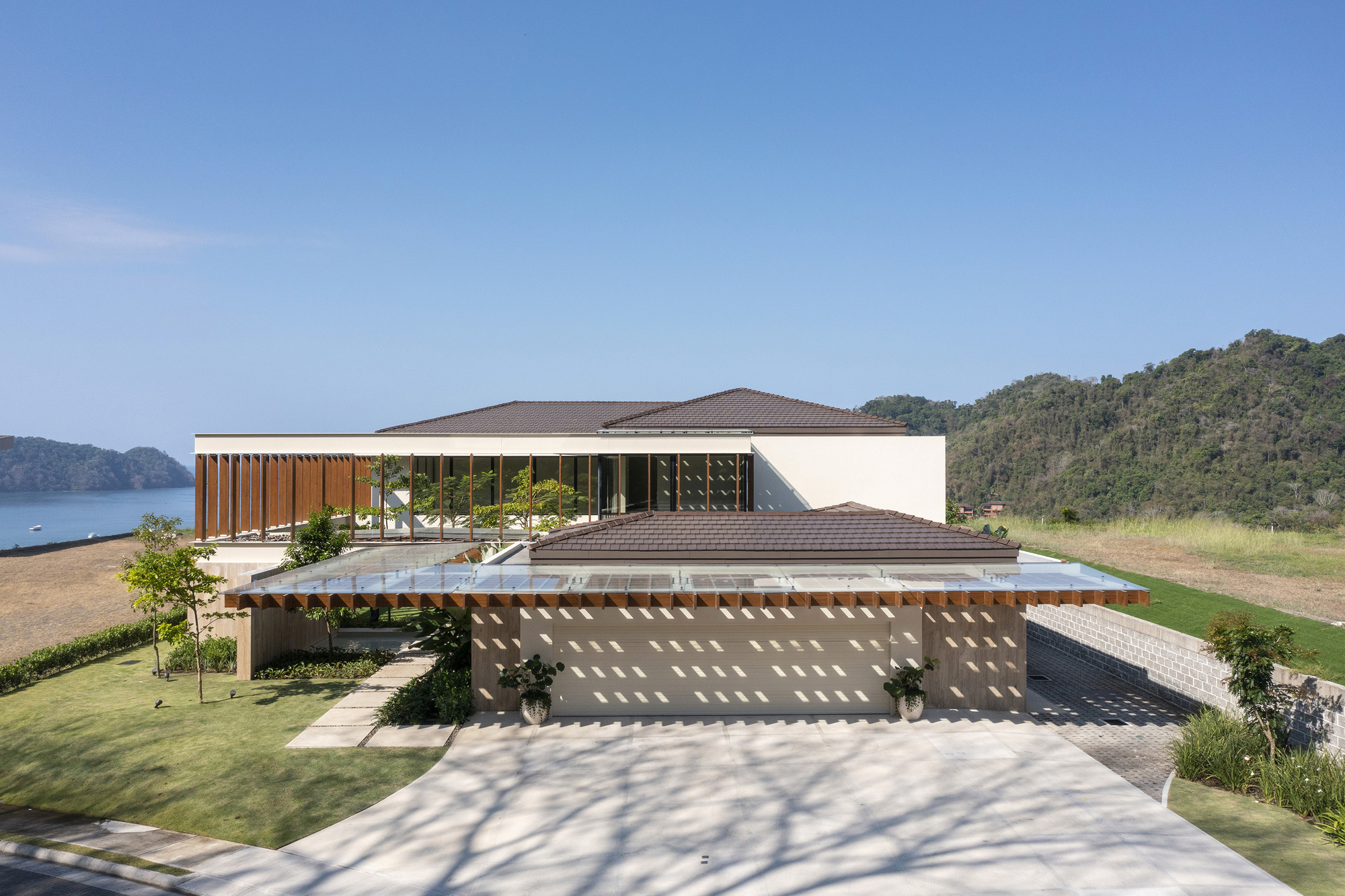 Gallery of Patio House / Garnier Arquitectos - 8
